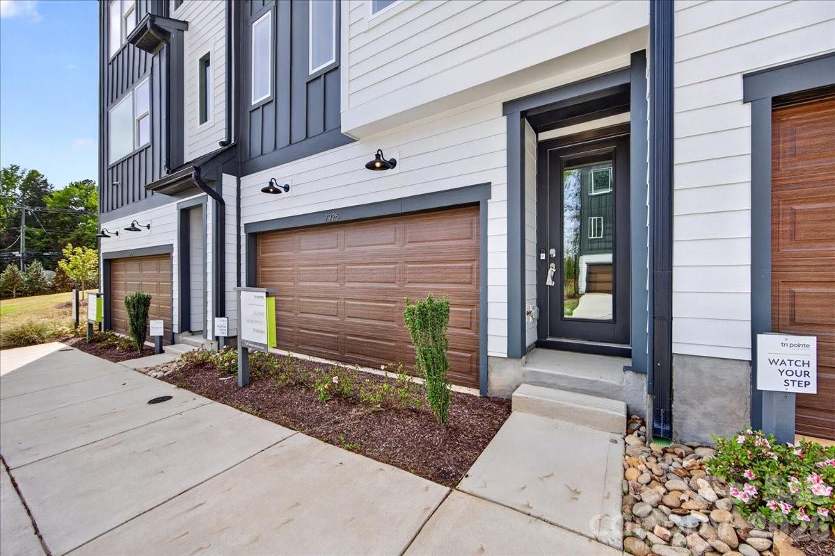 Photo 3 of 7925 Cedarsmith Court, Charlotte, NC