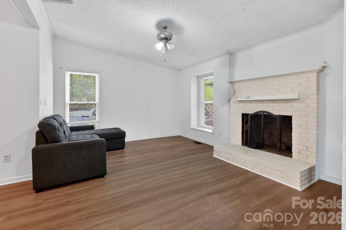 7811 Heatherdale Court, Charlotte, NC - photo 6 of 12