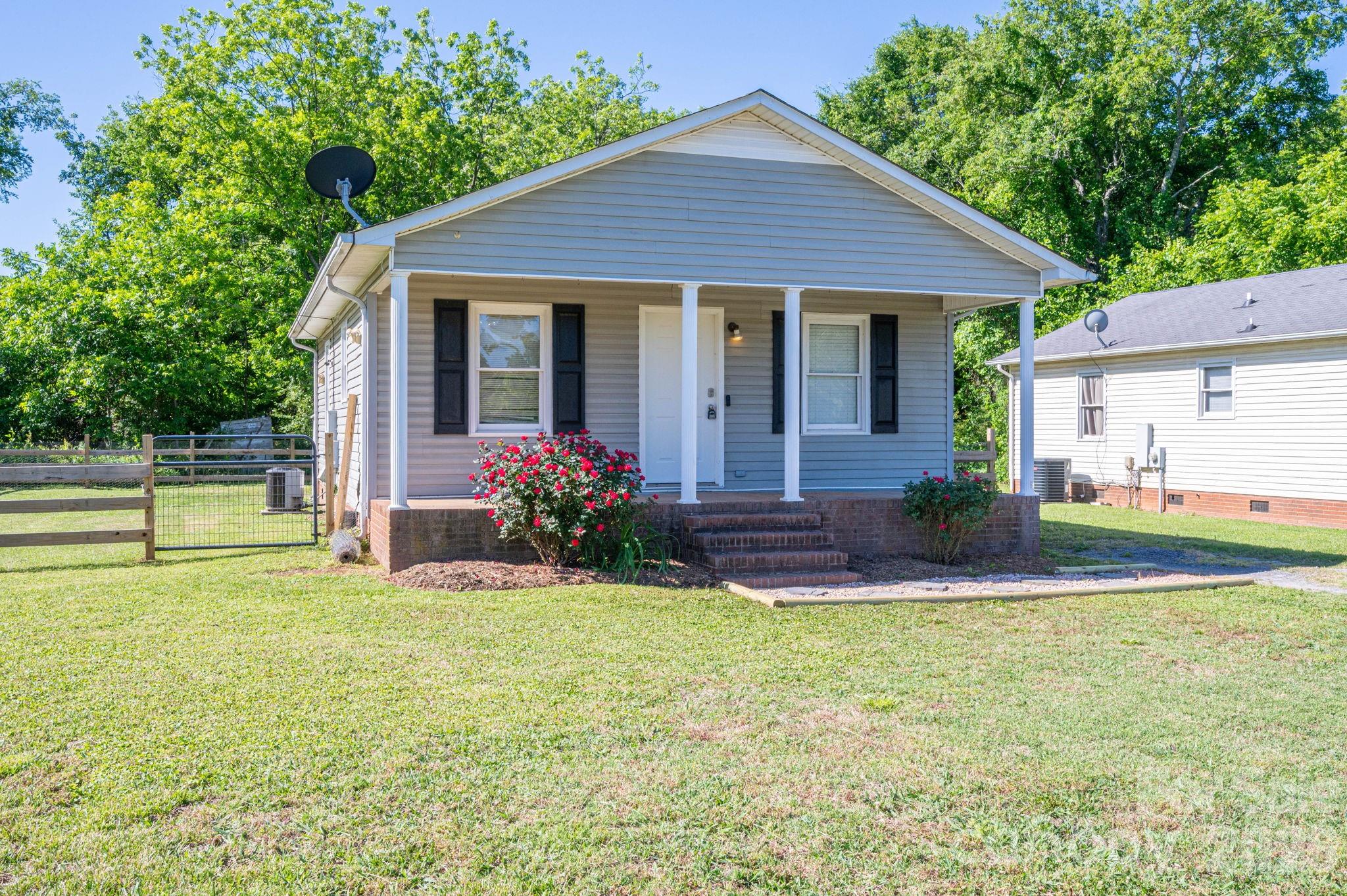Photo 2 of 807 Willow Lane, Bessemer City, NC