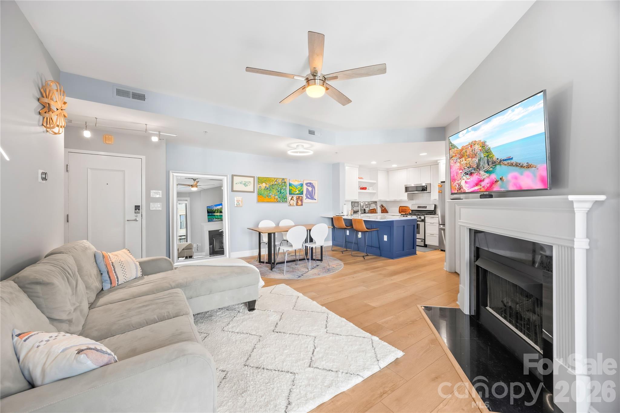 Photo 10 of 718 W Trade Street603, Charlotte, NC