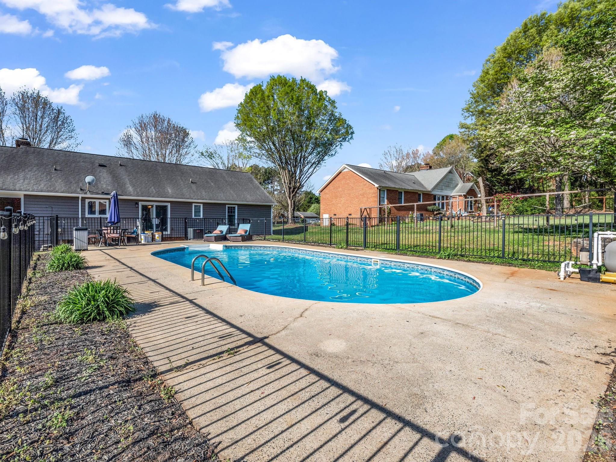 Photo 2 of 102 Knoll Court, Belmont, NC