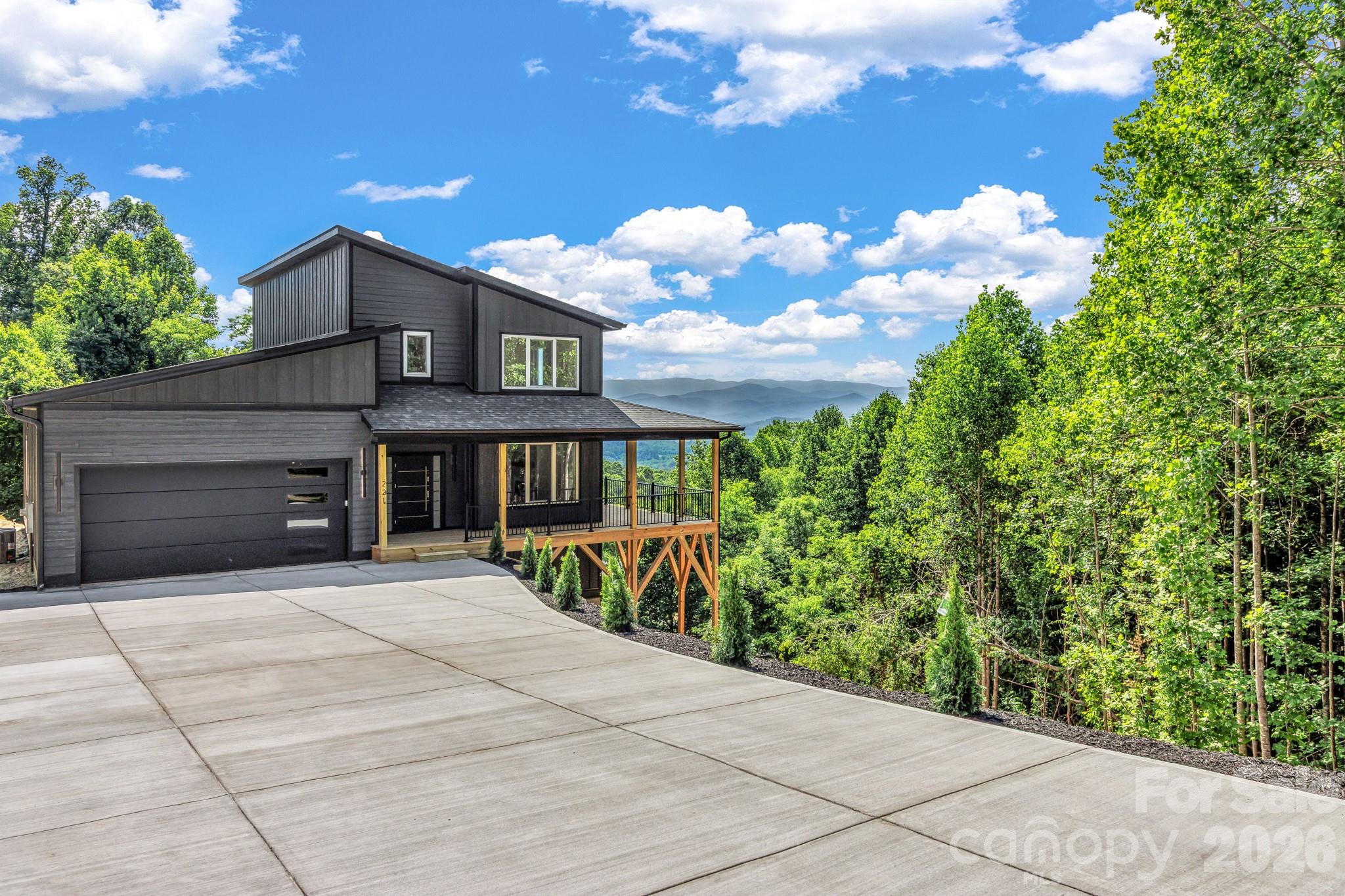 221 Coopers Drive, Hendersonville, NC