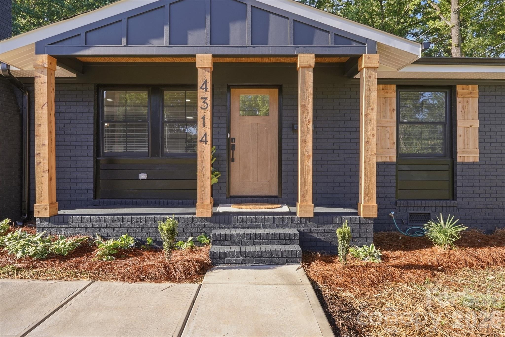 Photo 2 of 4314 Ivanhoe Place, Charlotte, NC