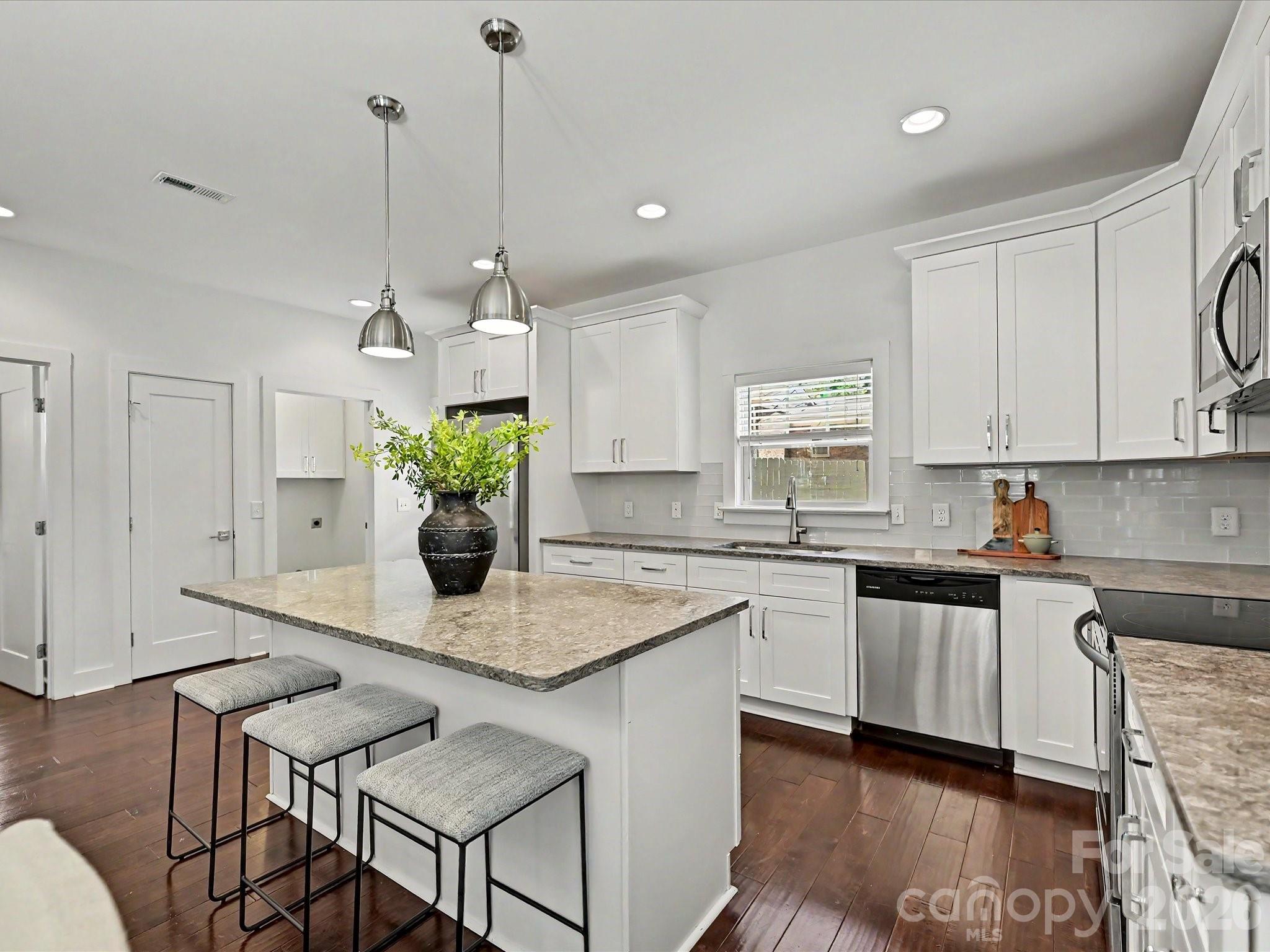 1216 Lomax Avenue, Charlotte, NC - photo 11 of 38