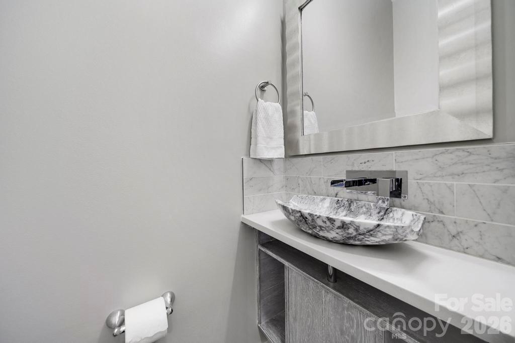 Photo 17 of 2401 Euclid Avenue301, Charlotte, NC