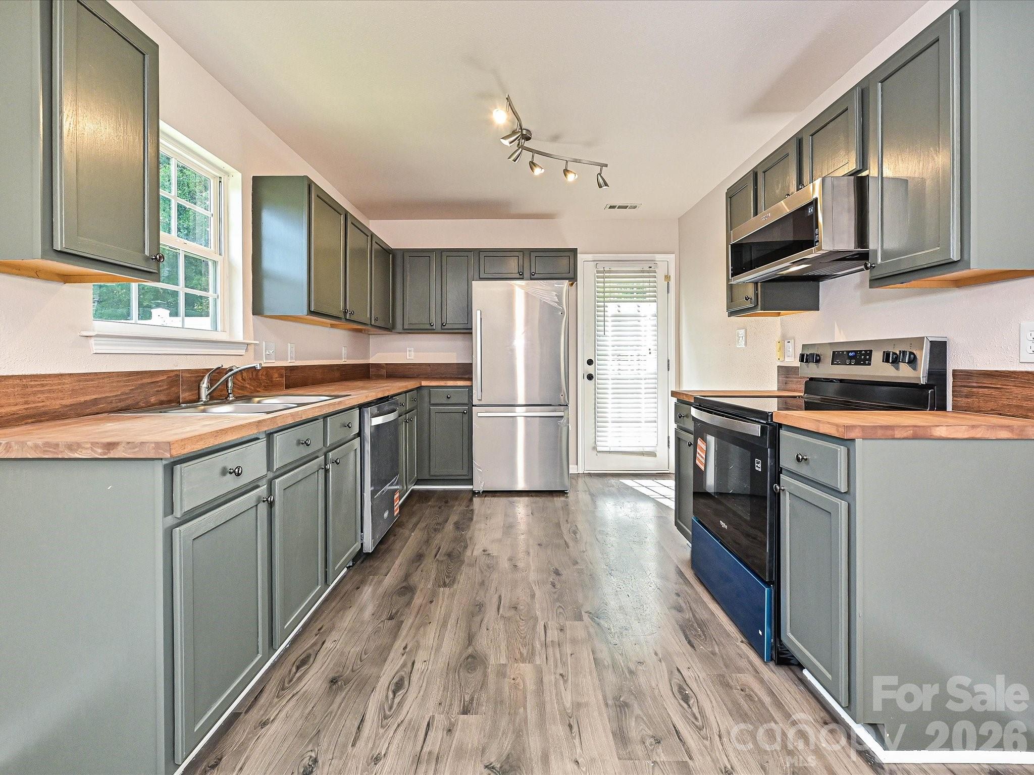Photo 11 of 6302 Summerour Place, Charlotte, NC