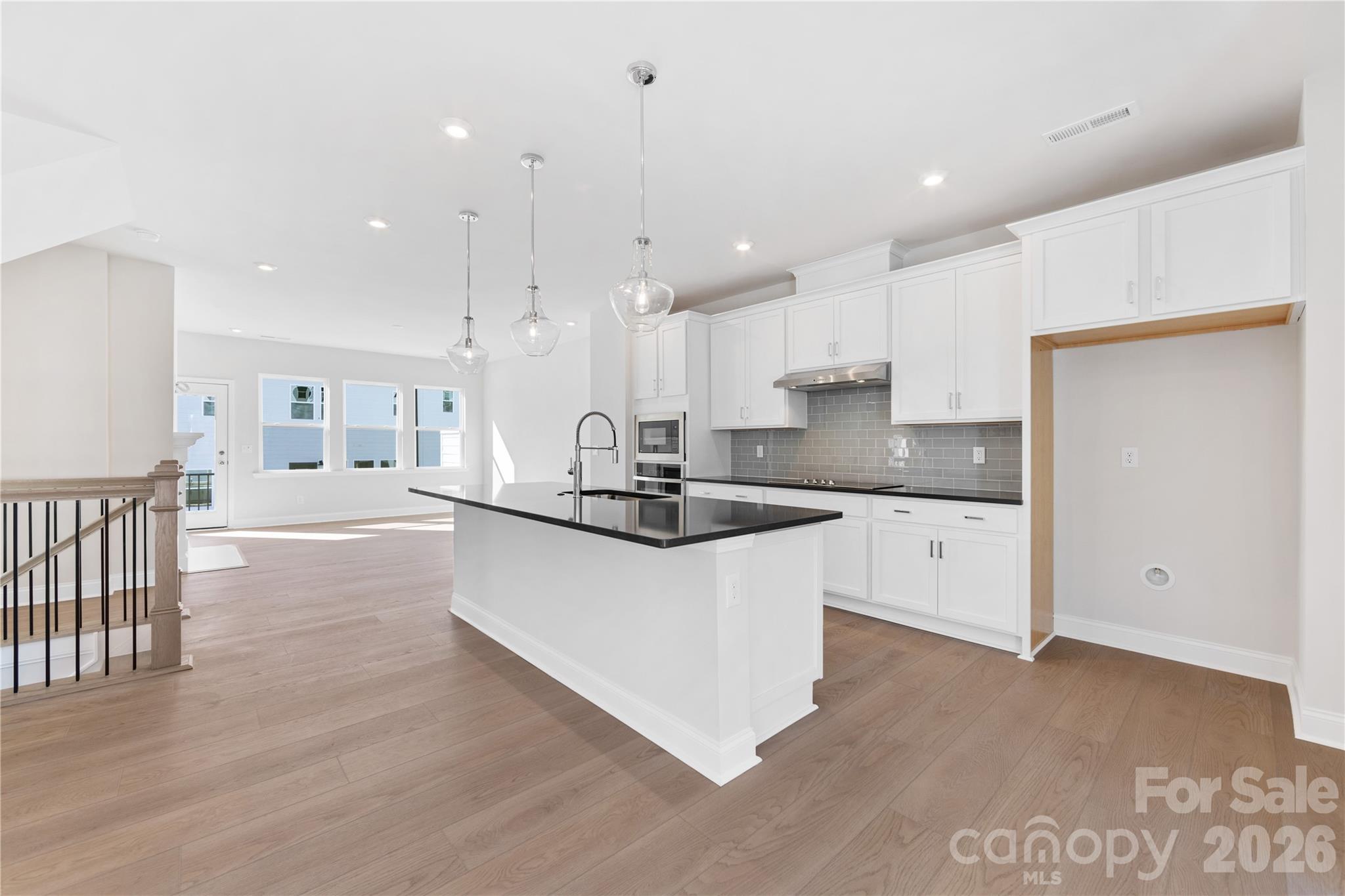 Photo 8 of 905 Archway Lane, Charlotte, NC