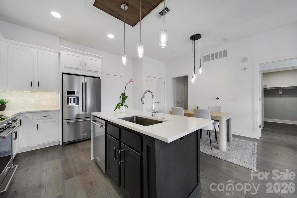 Photo 3 of 2401 Euclid Avenue301, Charlotte, NC