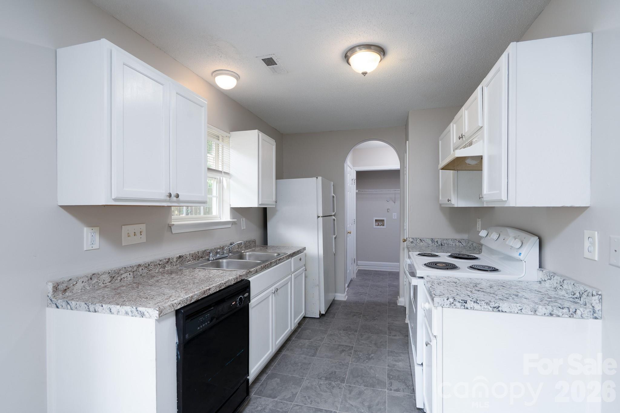 Photo 11 of 8016 Bronze Pike Drive, Charlotte, NC