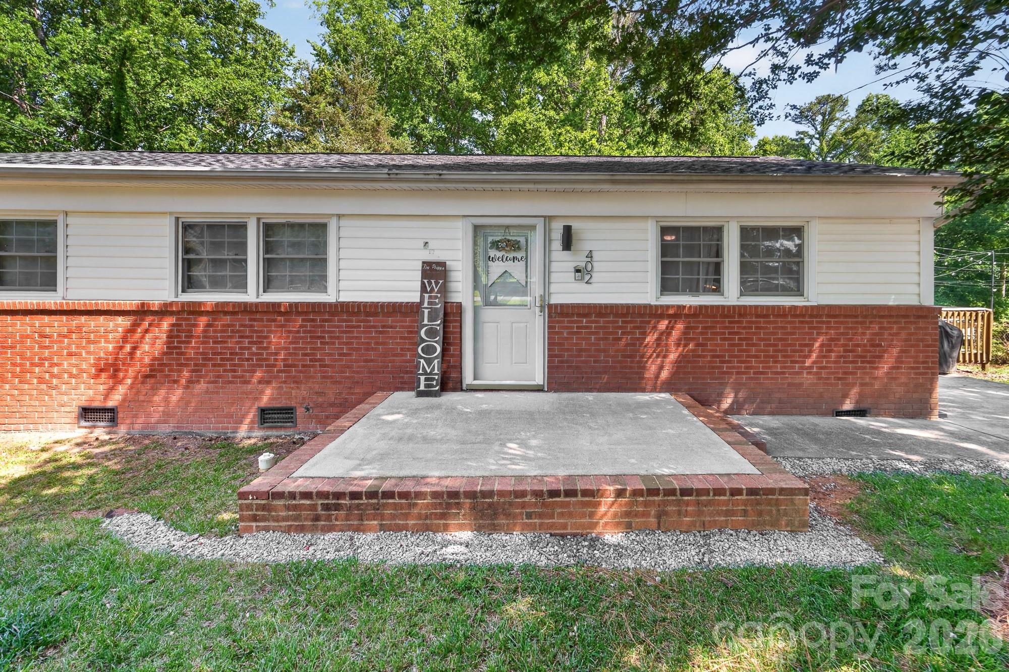 402 Wooddale Drive, Dallas, NC - photo 3 of 27