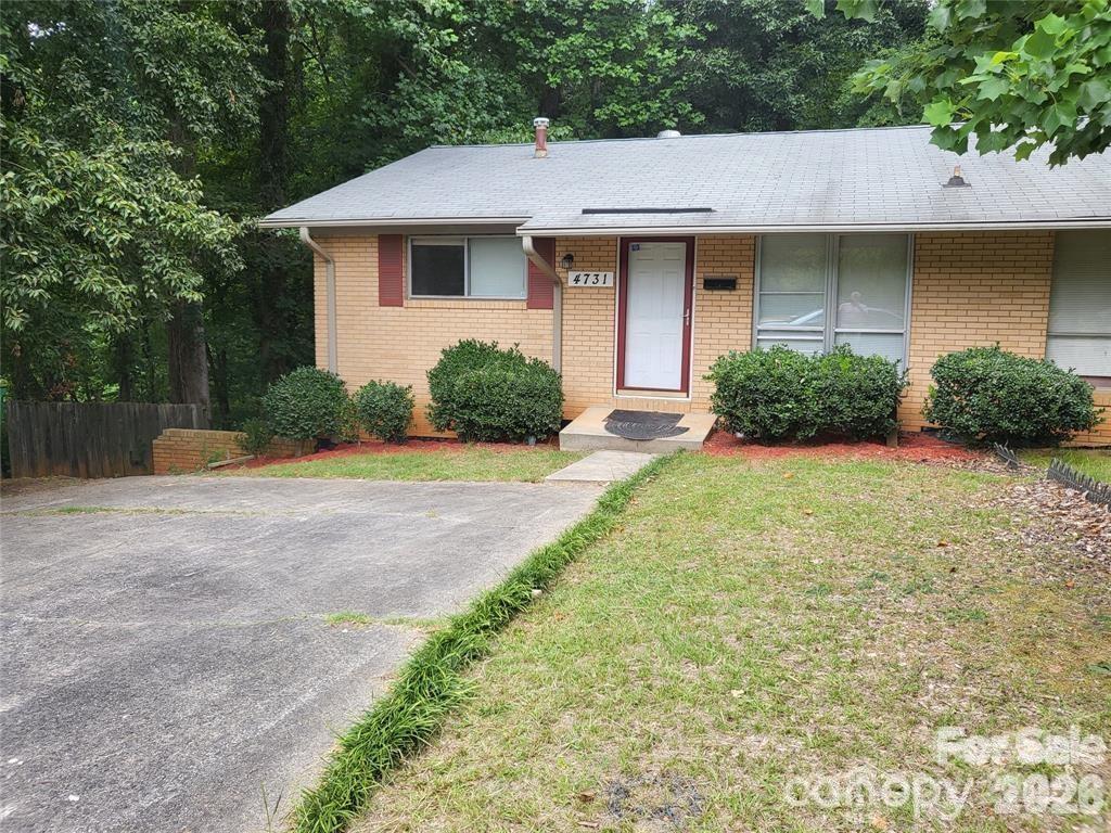 Home for sale at 4731 Highlake Drive, Charlotte, NC — photo 1 of 10