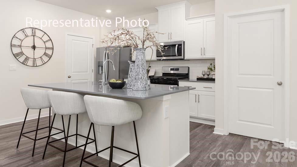 Photo 4 of 596 17th Avenue Drive NE, Hickory, NC