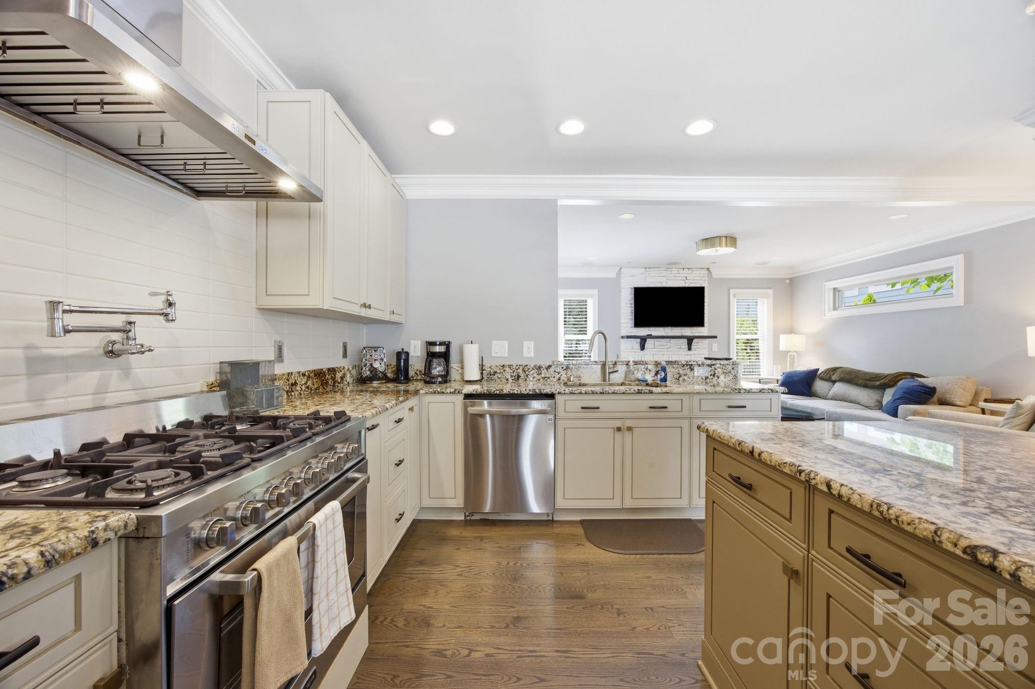 Photo 10 of 3220 Commonwealth Avenue, Charlotte, NC