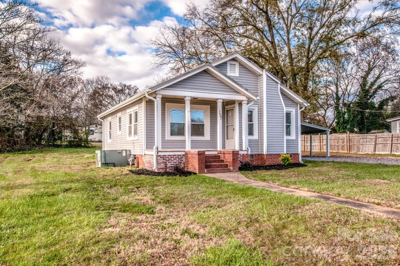 Photo 2 of 107 Rose Street, Mount Holly, NC