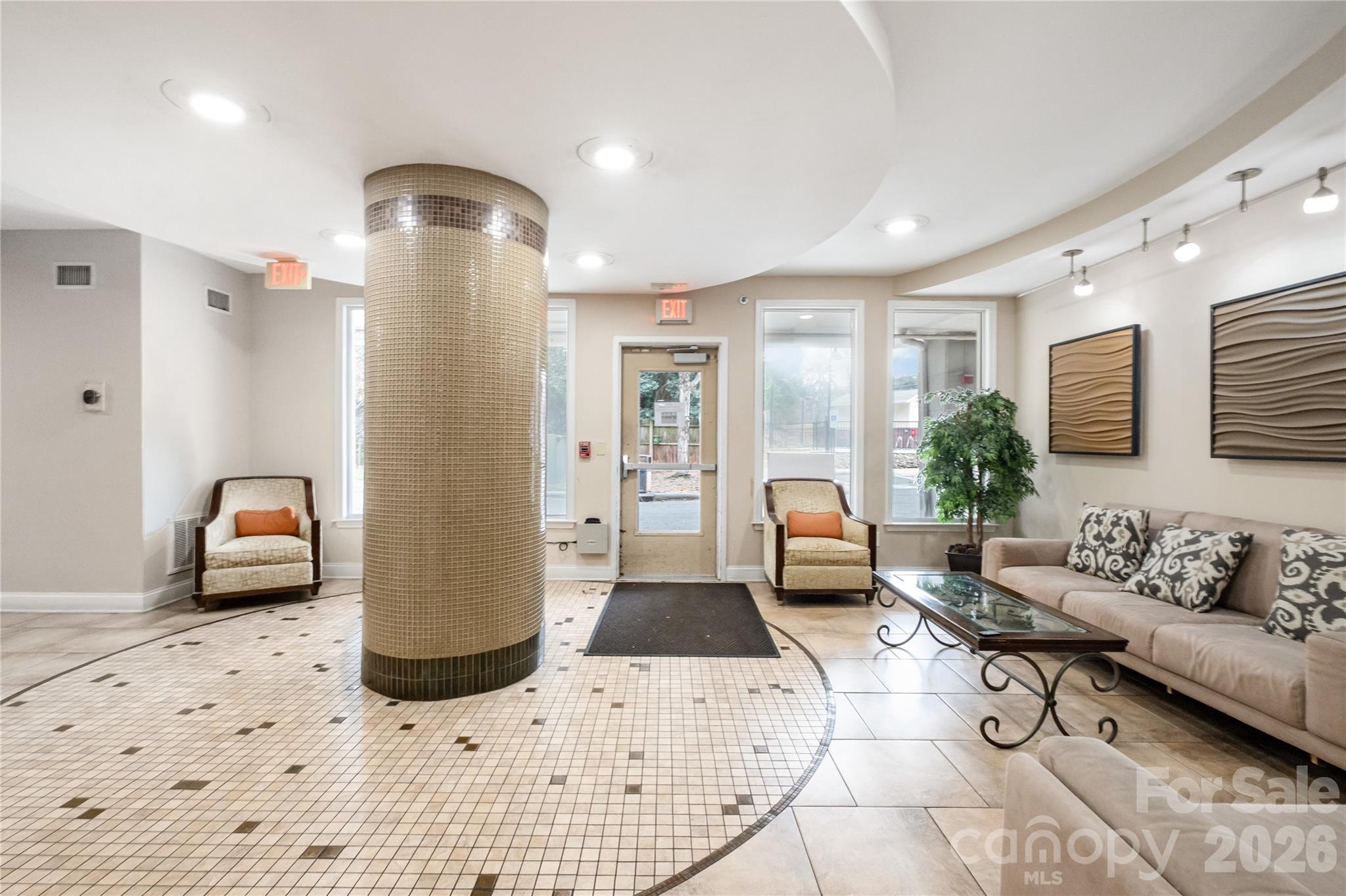 Photo 3 of 1000 E Woodlawn Road217, Charlotte, NC