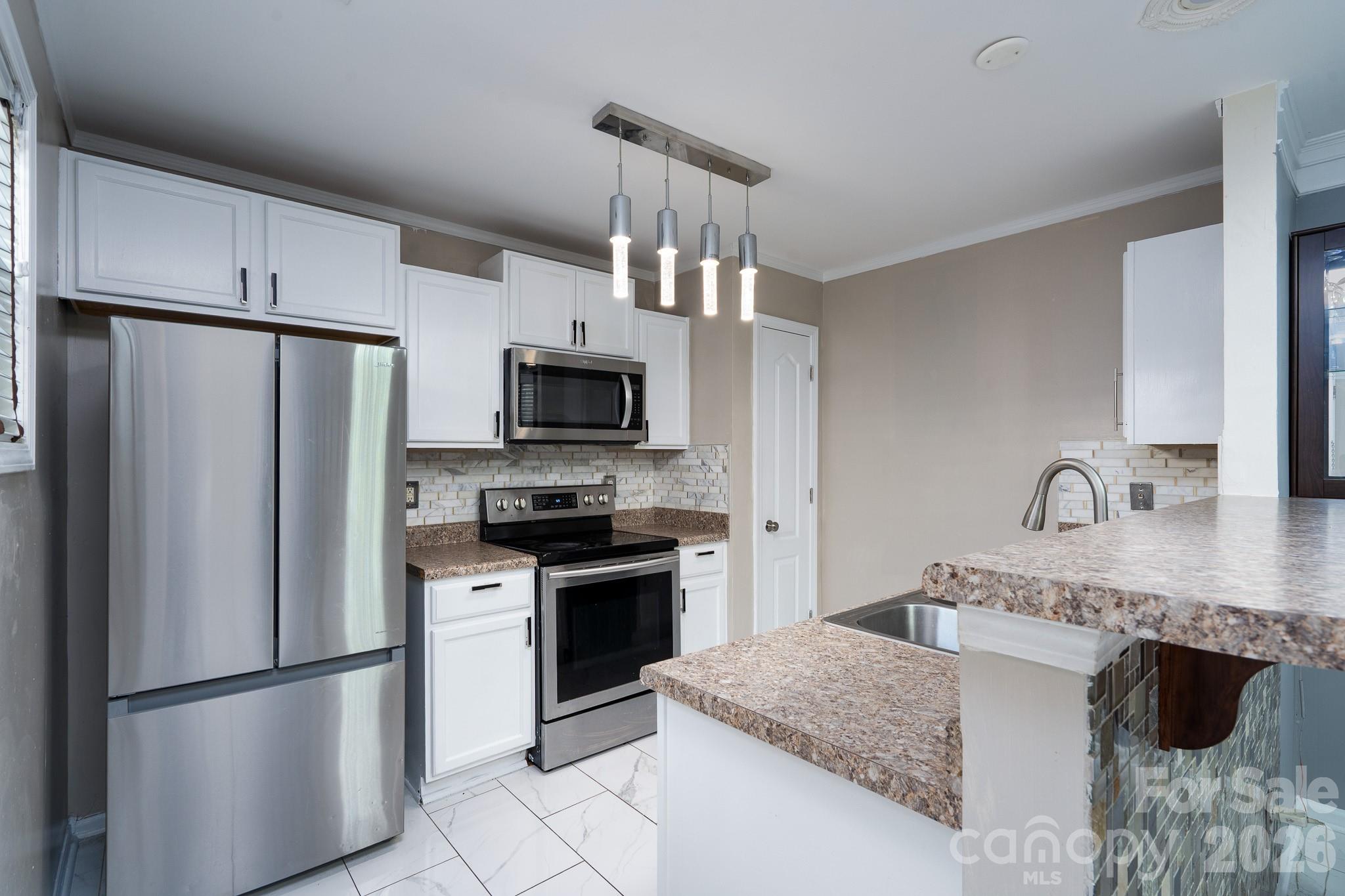 7329 Hidden Creek Drive, Charlotte, NC - photo 8 of 29
