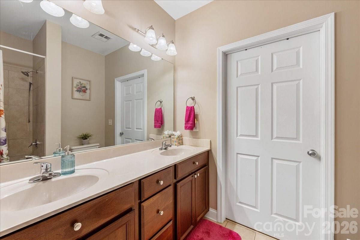 Photo 17 of 1000 E Woodlawn Road311, Charlotte, NC