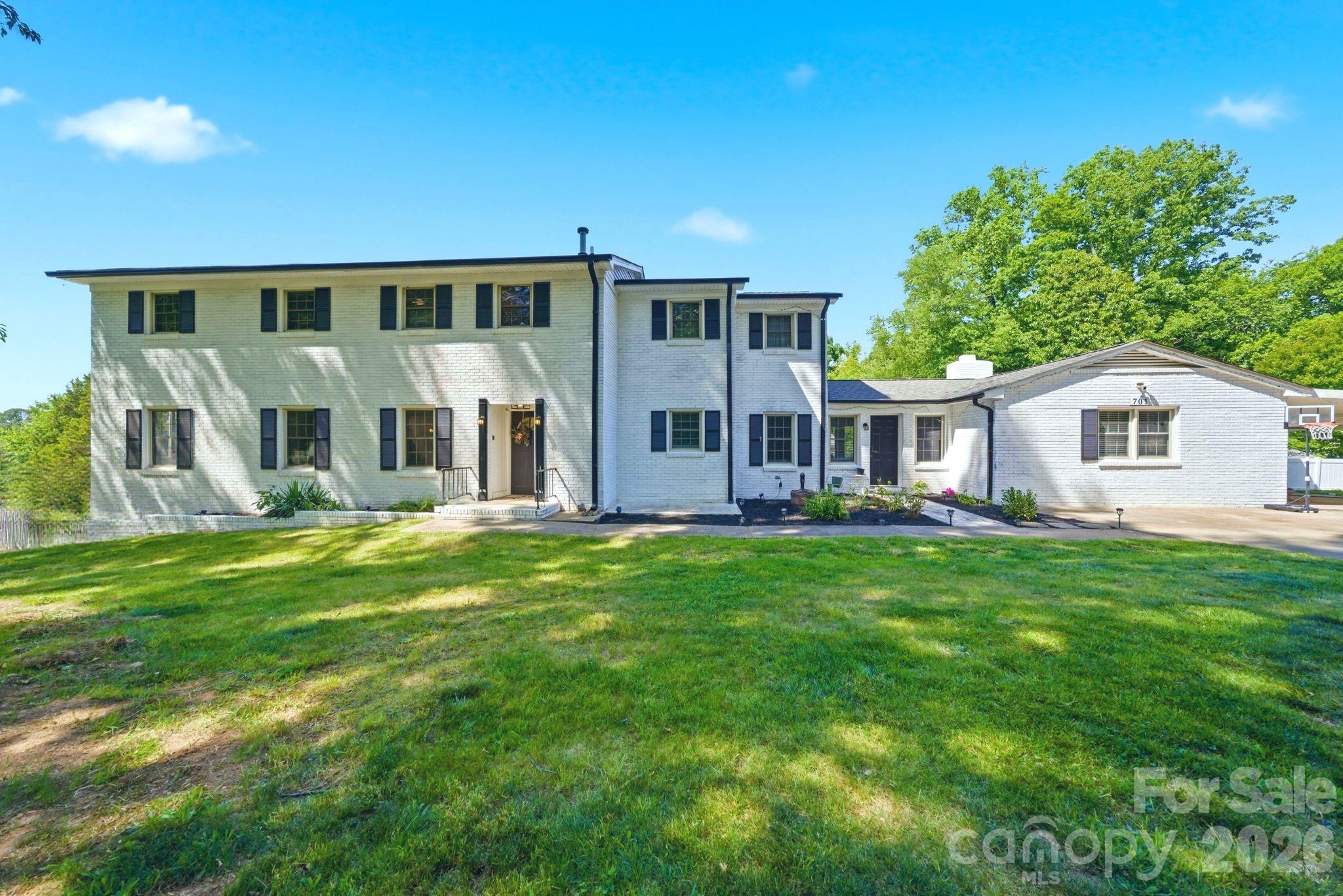 701 E Iowa Avenue, Bessemer City, NC - photo 1 of 42