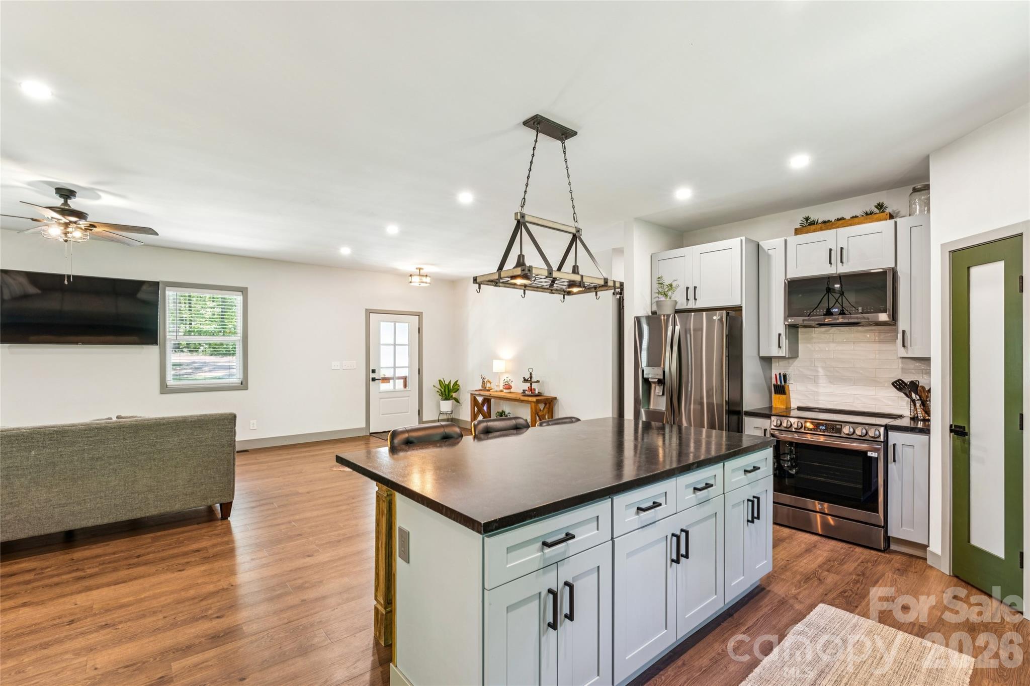 305 Robinson Avenue, Mount Holly, NC - photo 6 of 49
