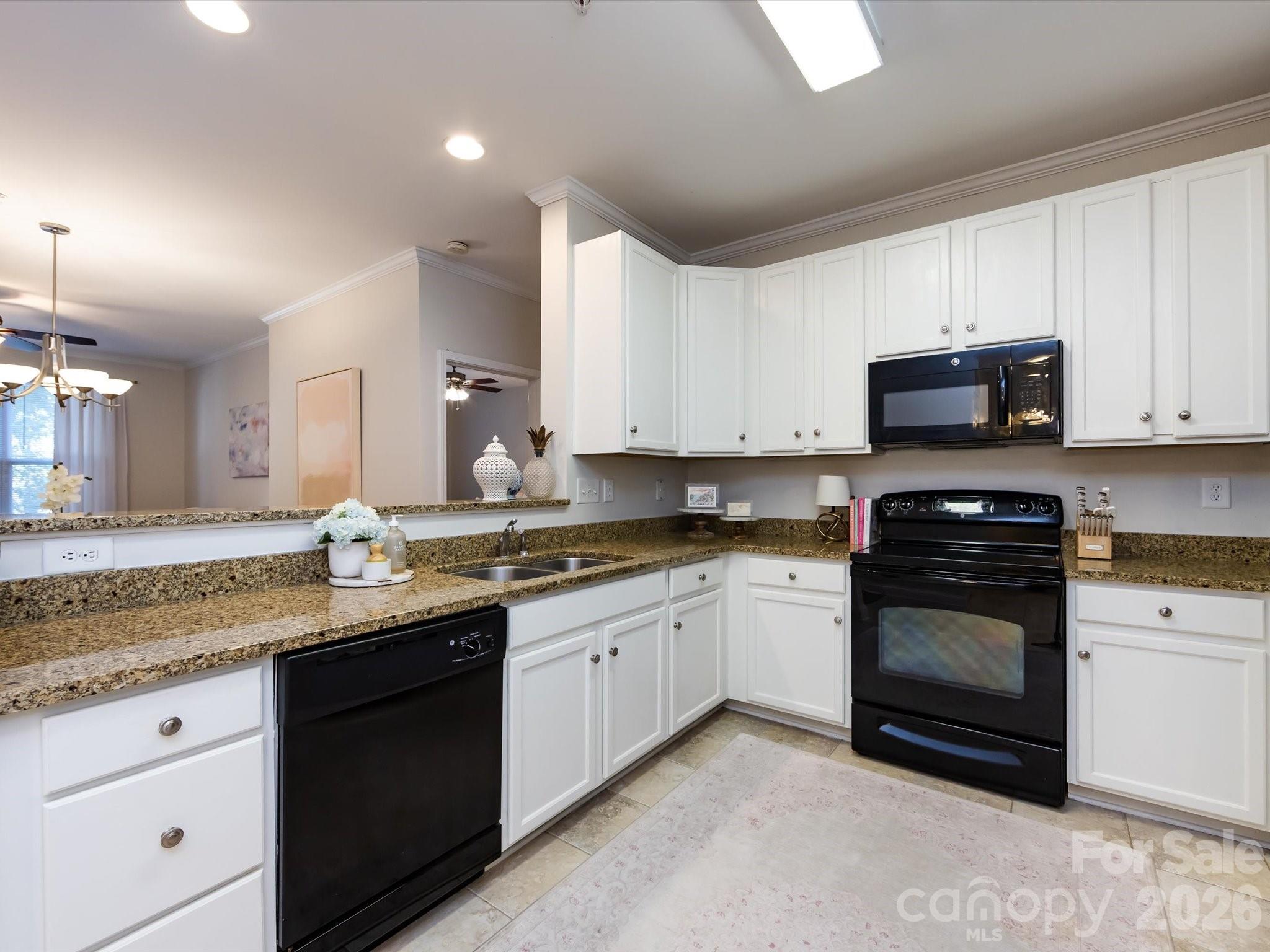 Photo 7 of 1000 E Woodlawn Road113, Charlotte, NC