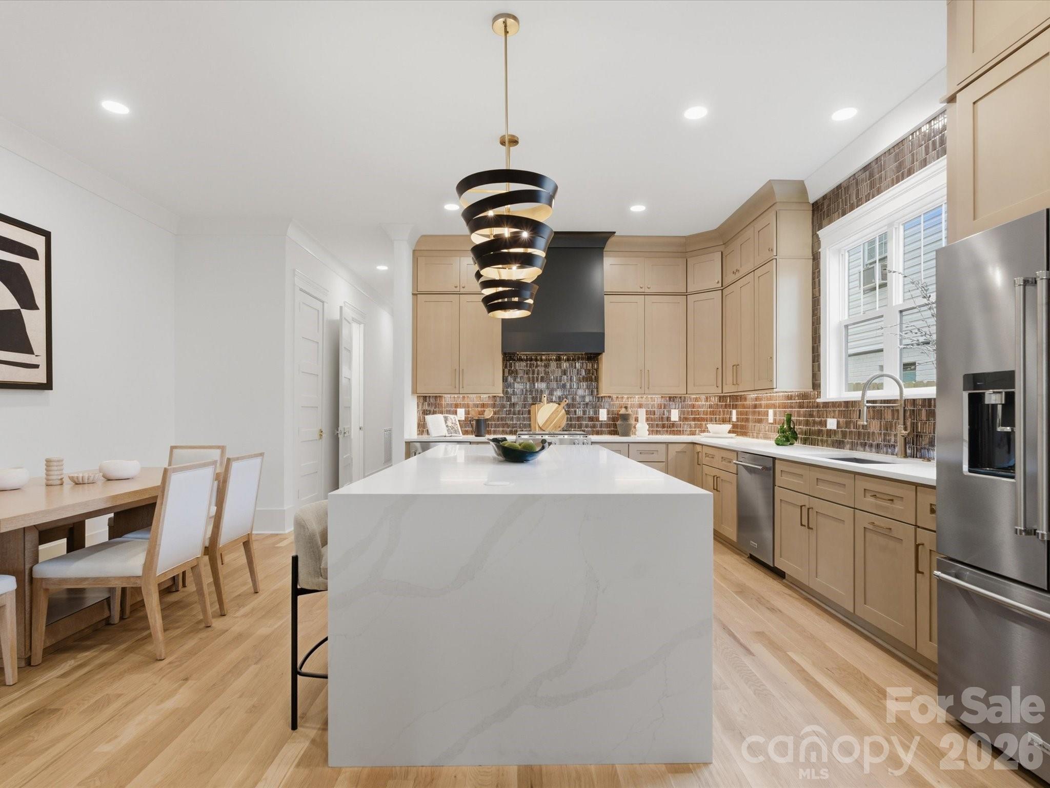 431 W Peterson Drive, Charlotte, NC - photo 10 of 49