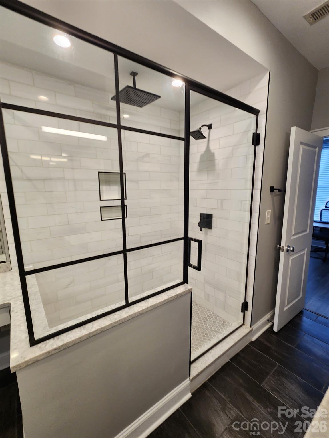 Photo 11 of 638 E 10th Street, Charlotte, NC