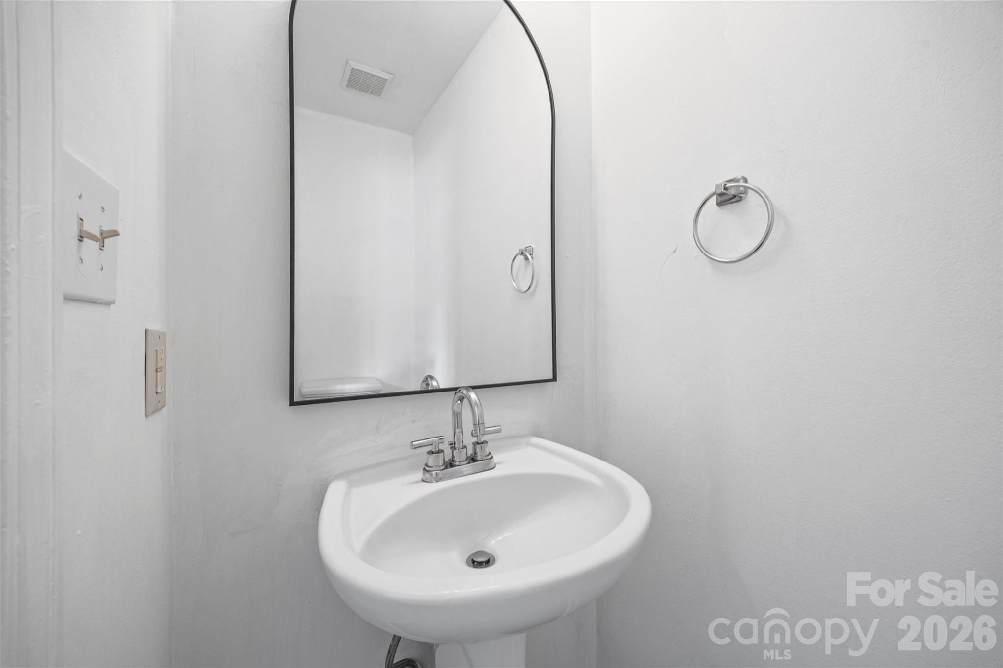 Photo 3 of 6226 Dumont Lane, Charlotte, NC