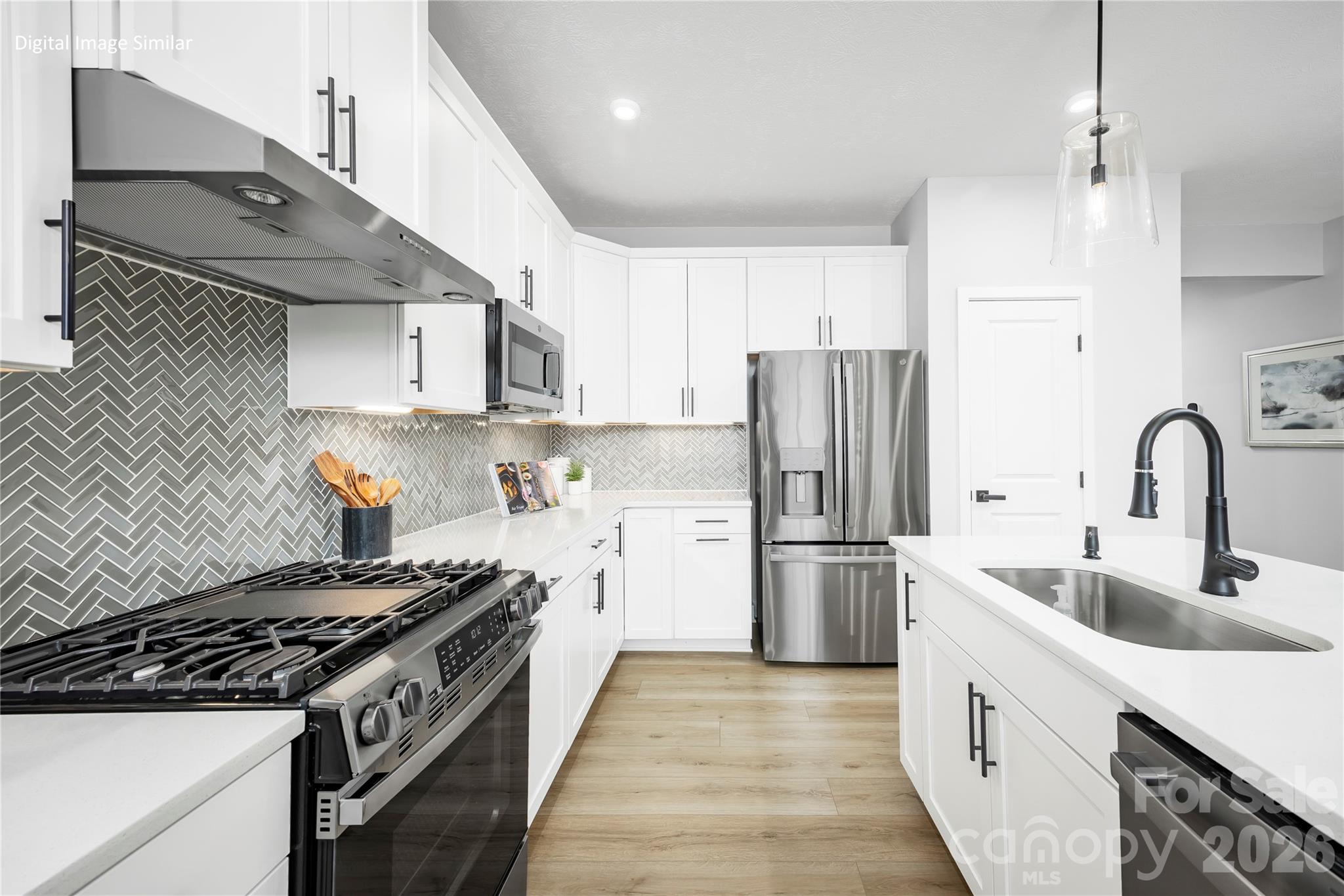 Photo 4 of 917 Heathway Drive, Charlotte, NC