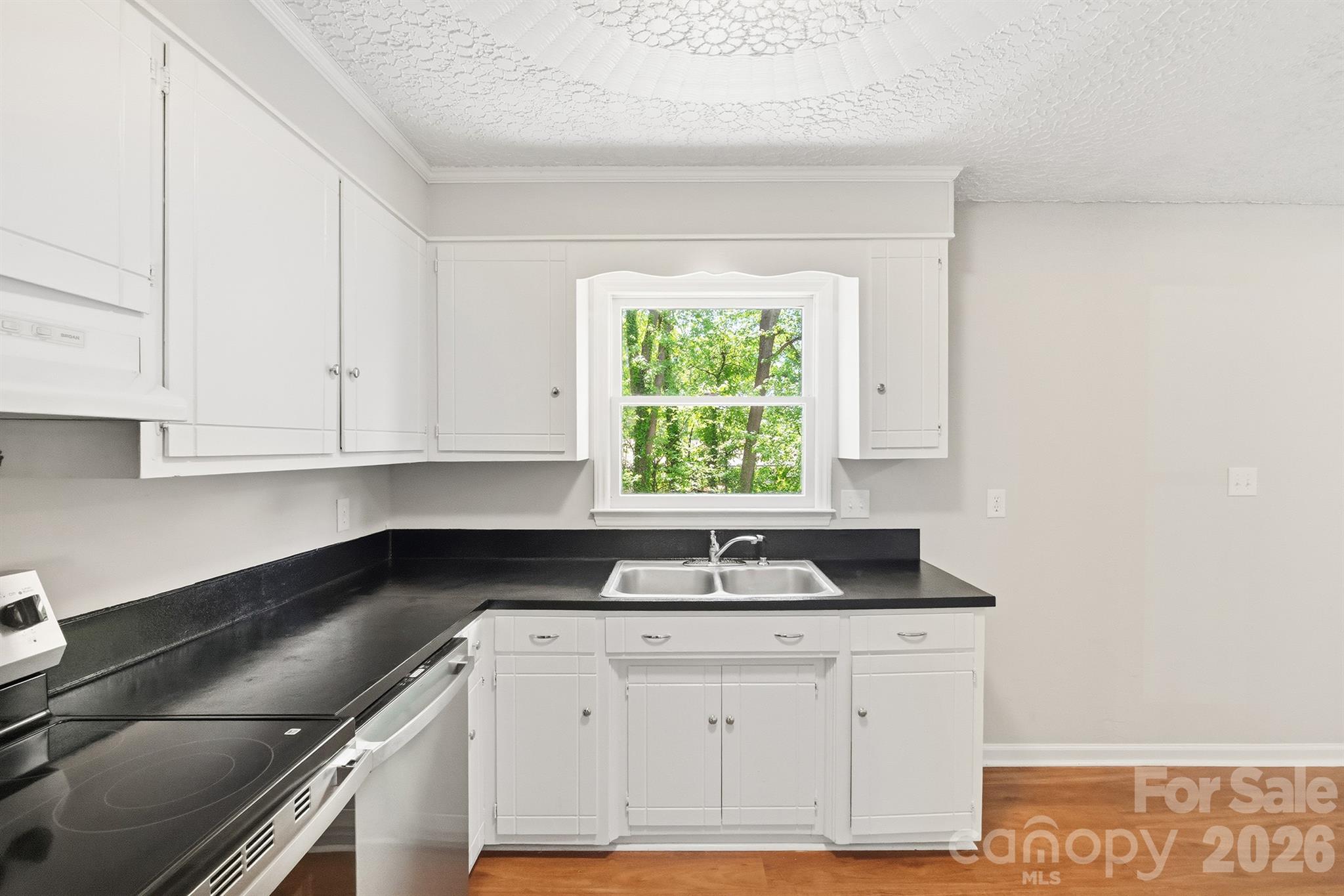 806 S Laurel Street, Lincolnton, NC - photo 9 of 43