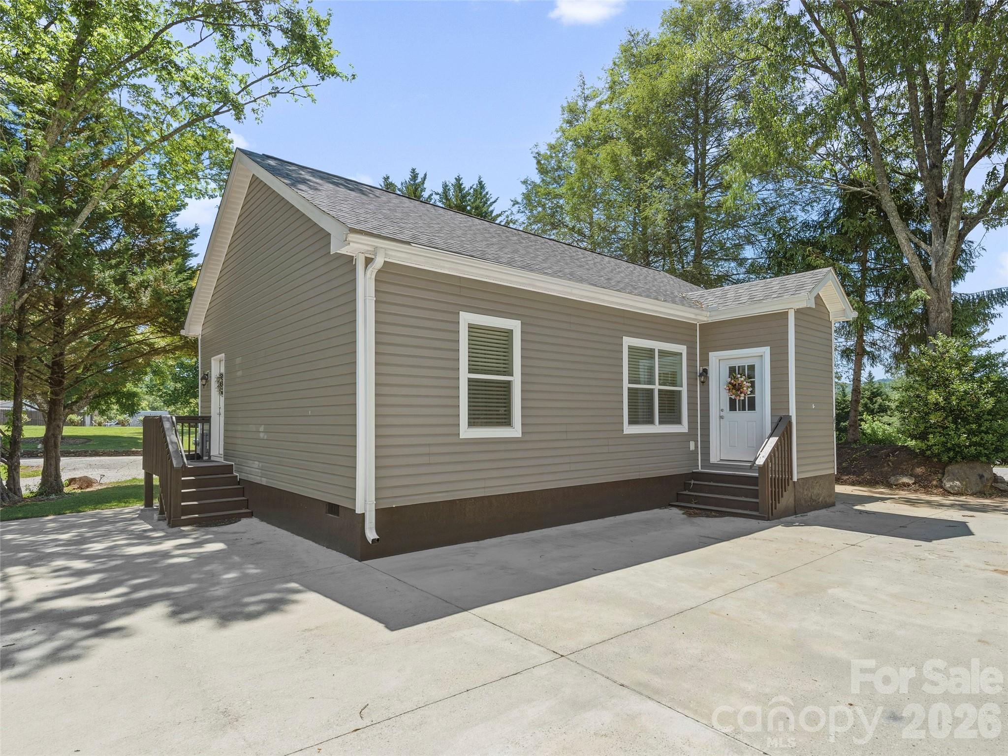 64 Drexel Road, Hendersonville, NC