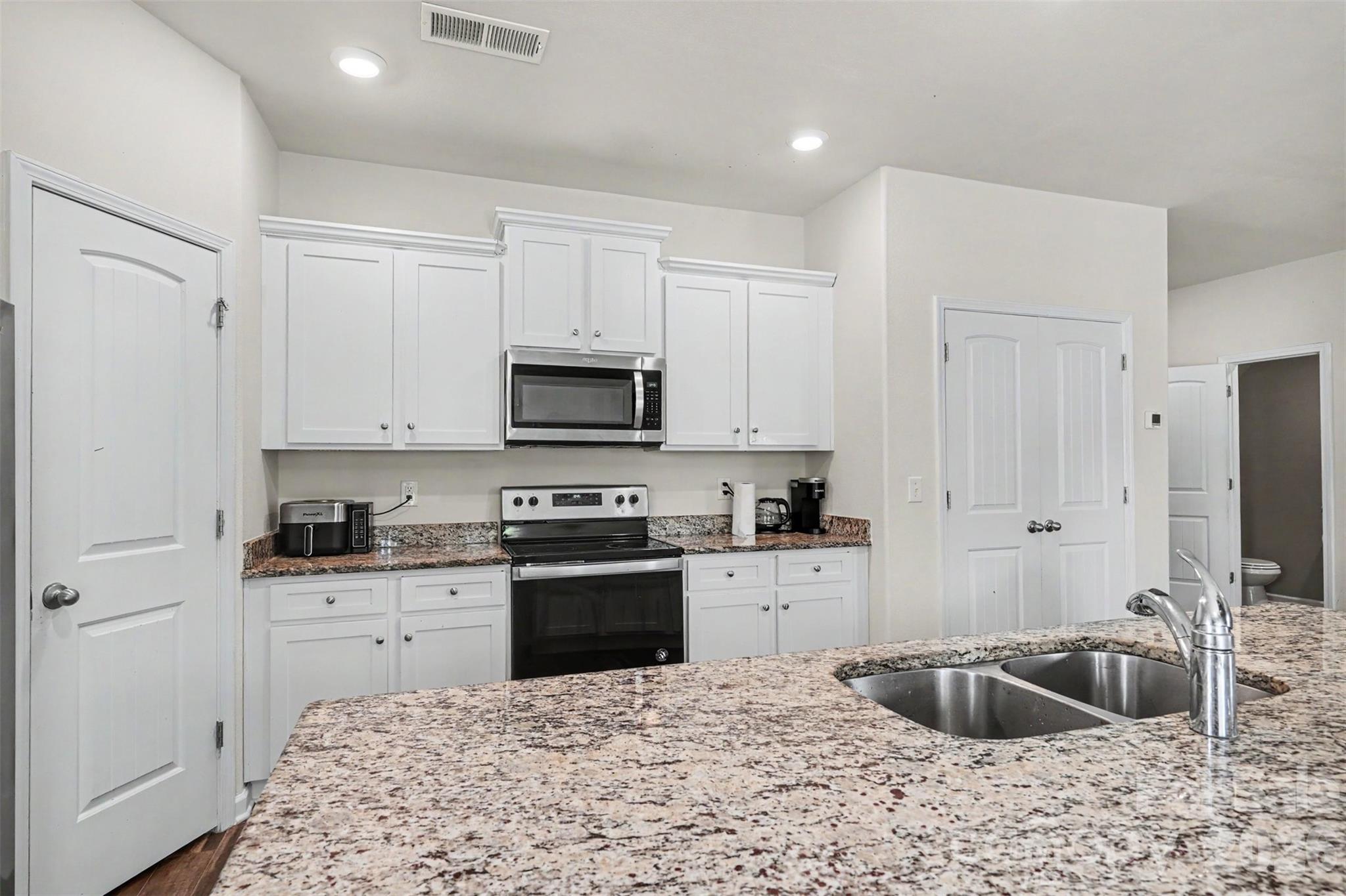 Photo 8 of 1112 Creedmore Court, Charlotte, NC