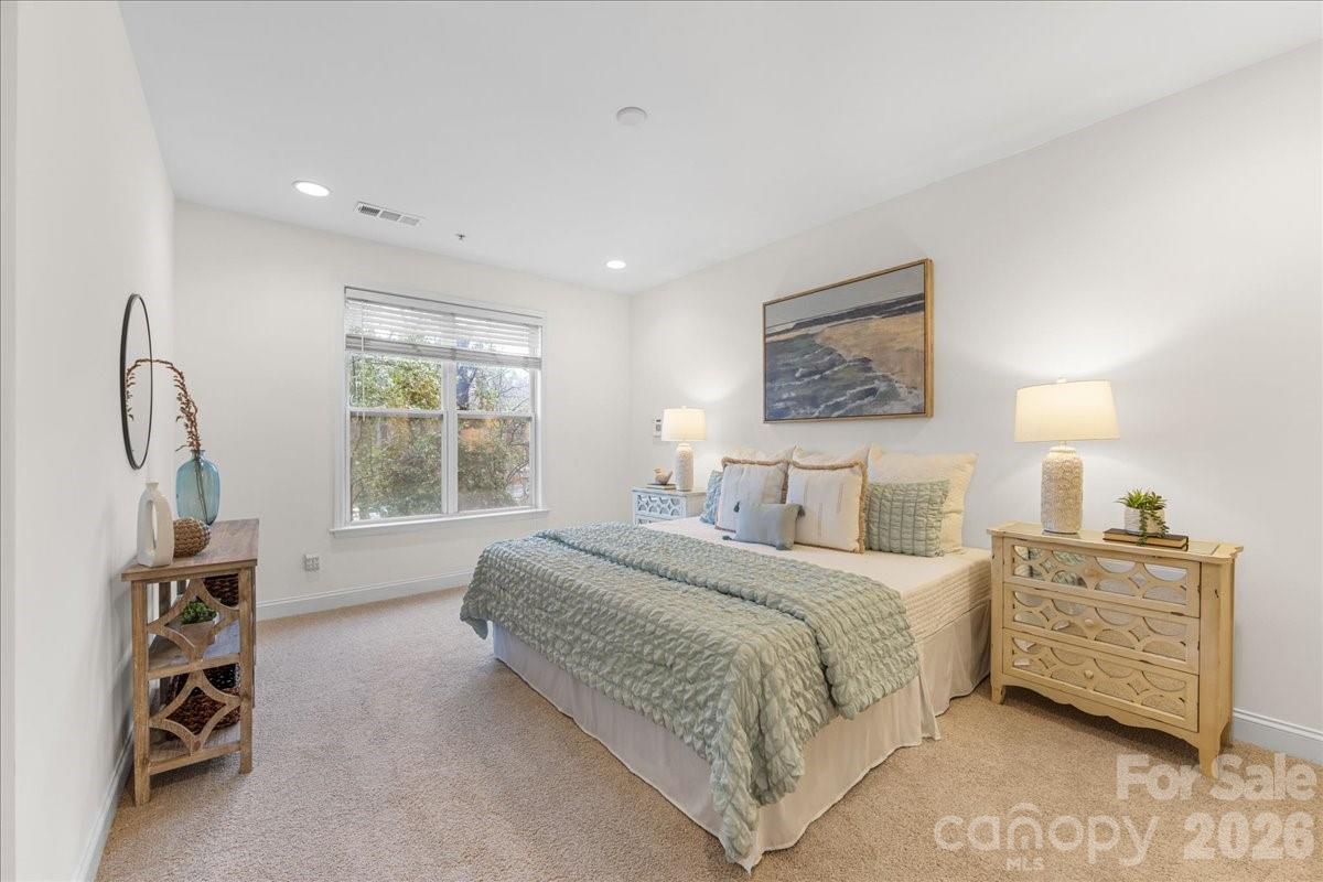 Photo 15 of 1000 E Woodlawn Road118, Charlotte, NC