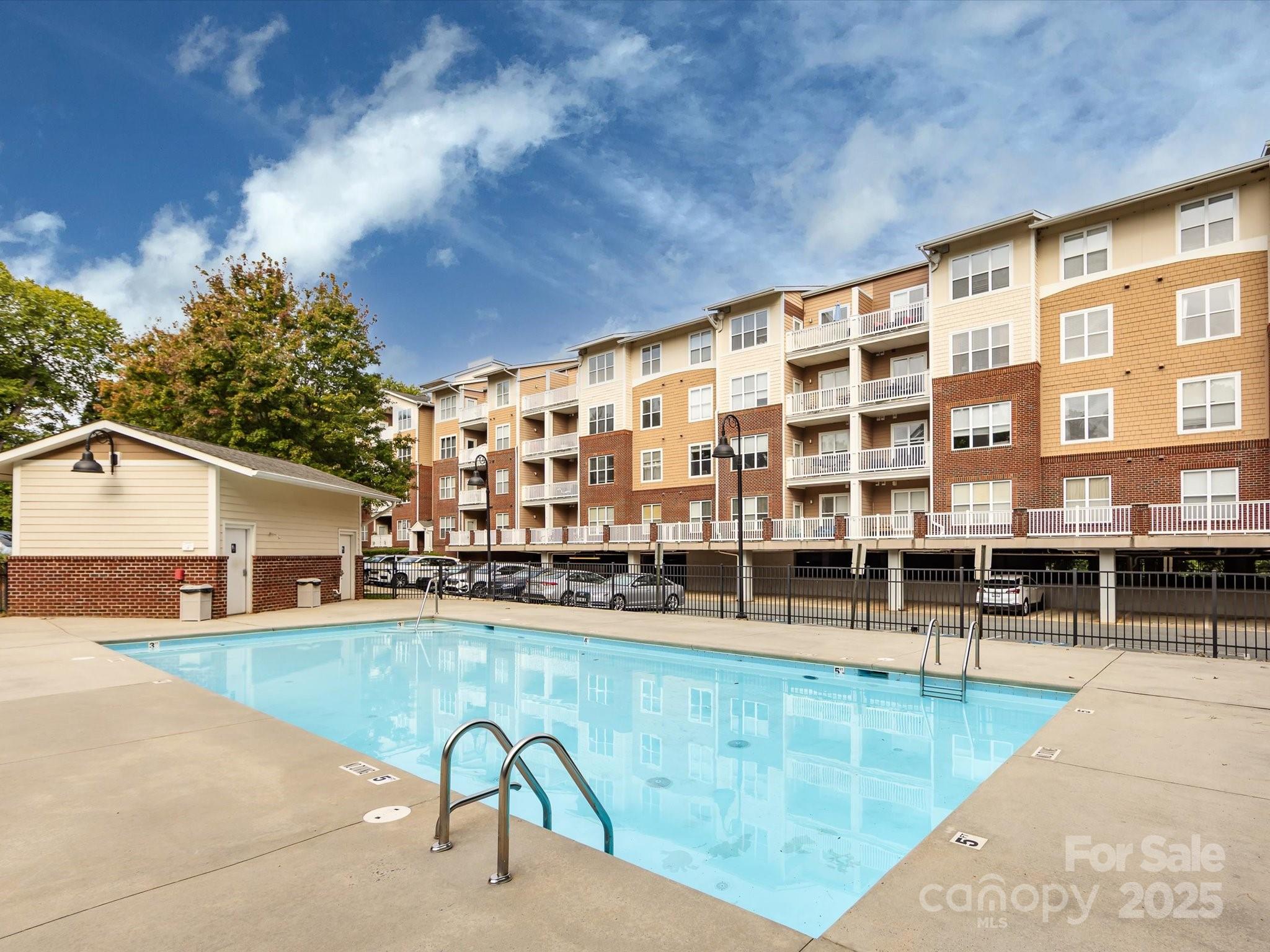 Photo 31 of 1000 E Woodlawn Road216, Charlotte, NC