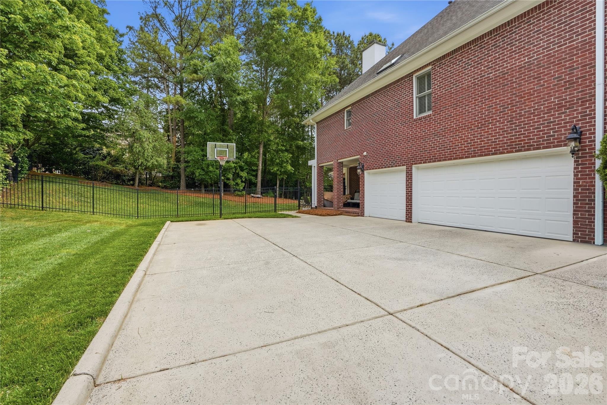 Photo 3 of 16219 Millsford Court, Charlotte, NC