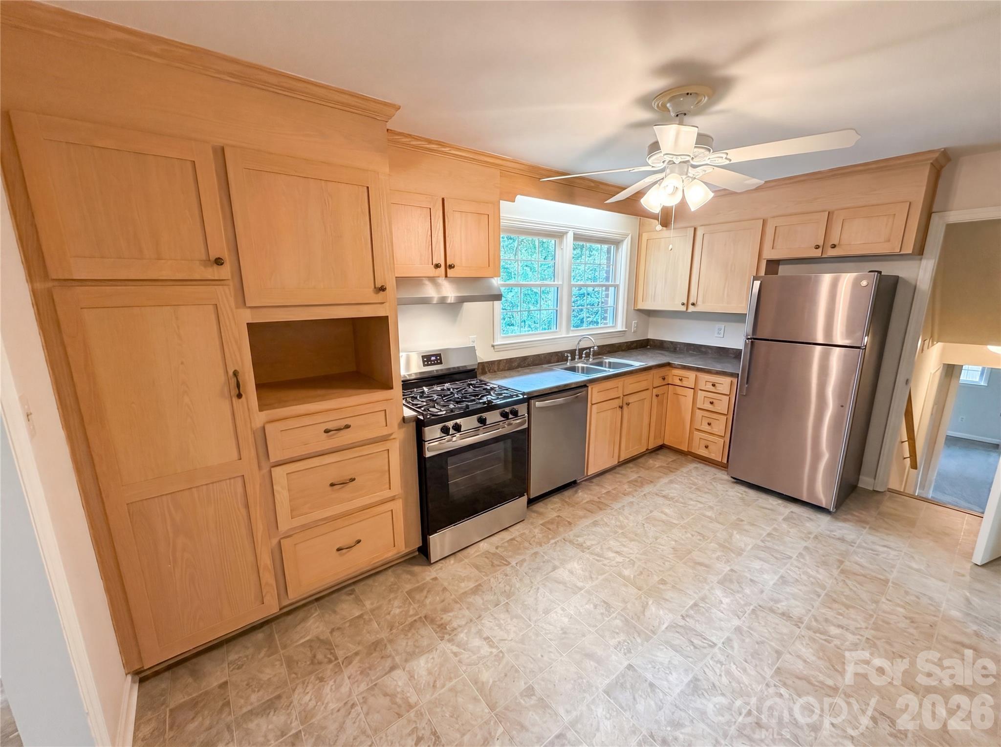 Home for sale at 5410 Sharon Road, Charlotte, NC — photo 9 of 19
