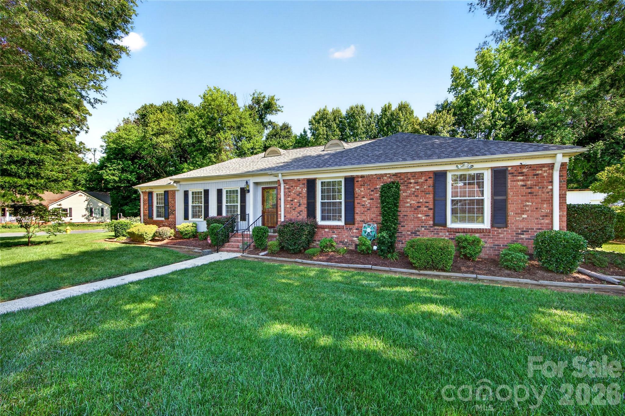 Photo 2 of 6801 Rambling Rose Drive, Charlotte, NC