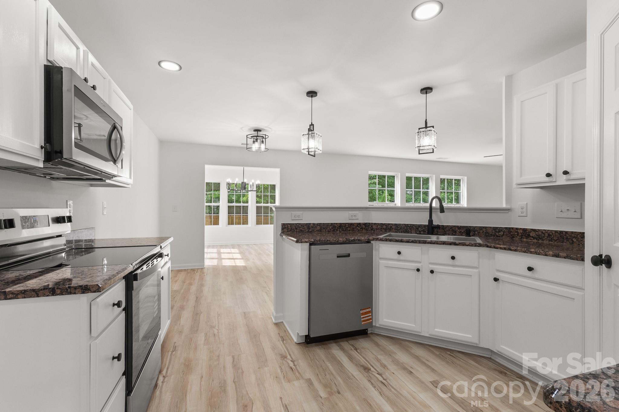 8723 Buttonwood Court, Charlotte, NC - photo 6 of 43