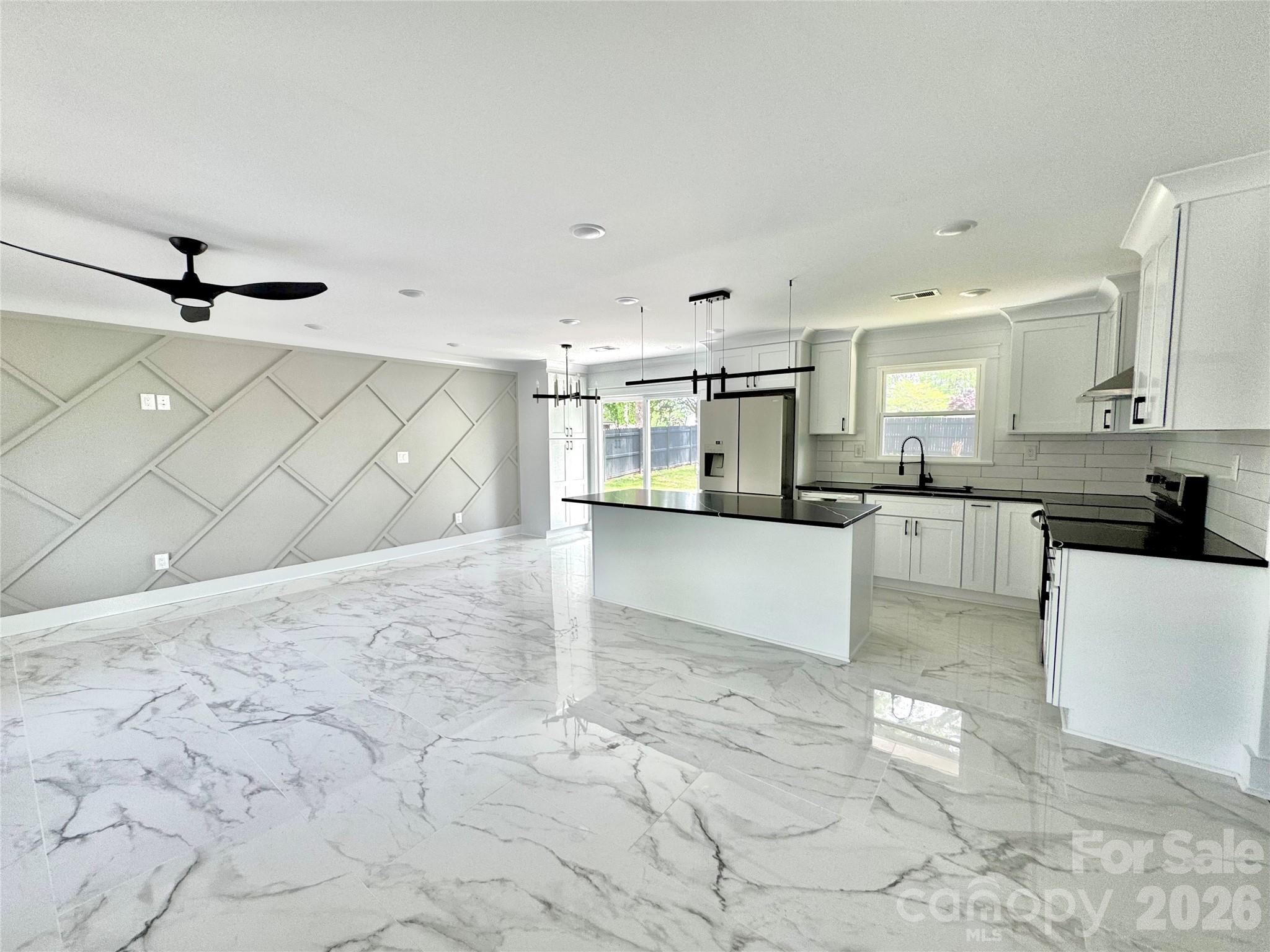 Home for sale at 5635 Ruth Drive, Charlotte, NC — photo 2 of 34