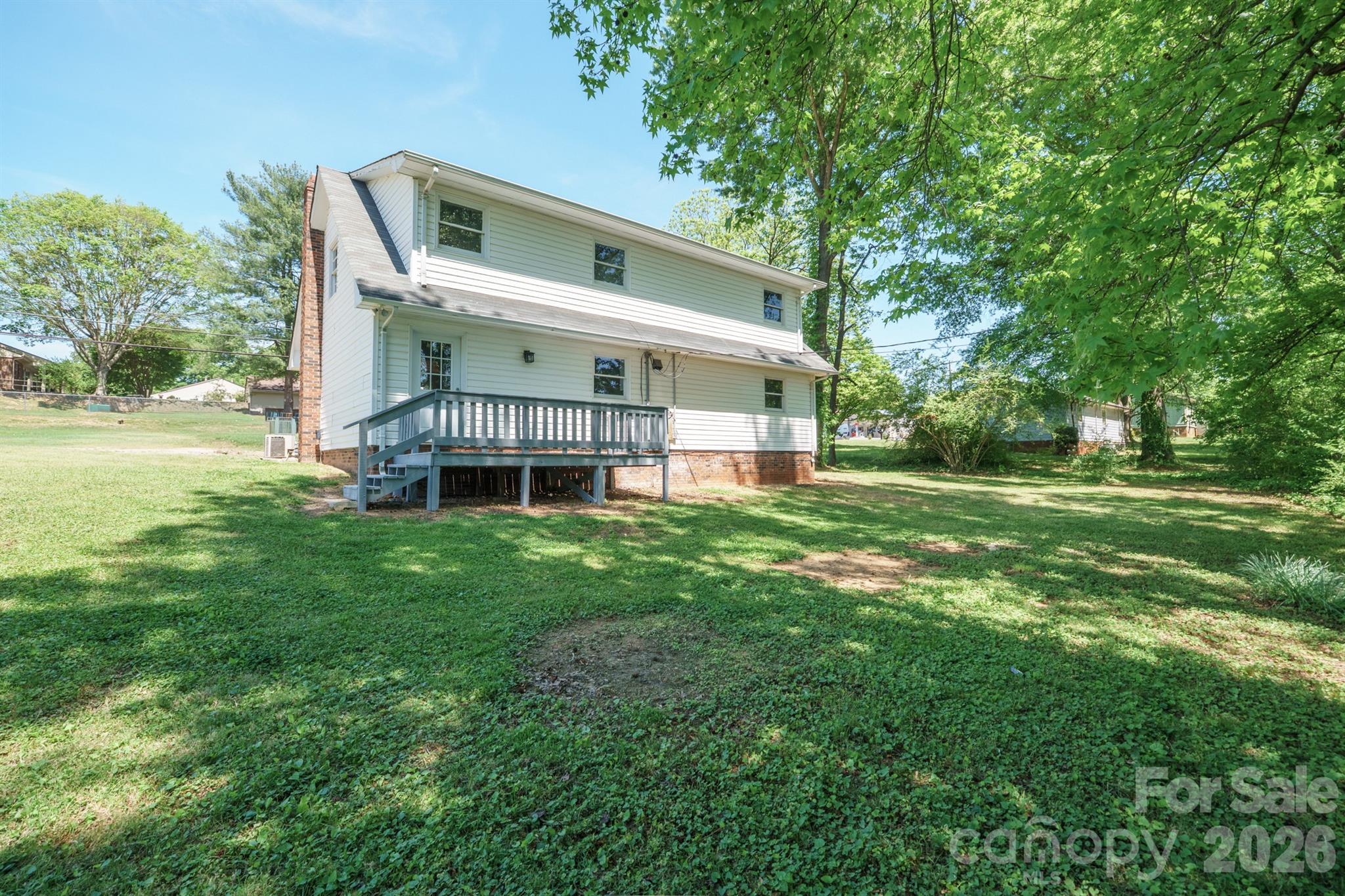 806 S Laurel Street, Lincolnton, NC - photo 6 of 43