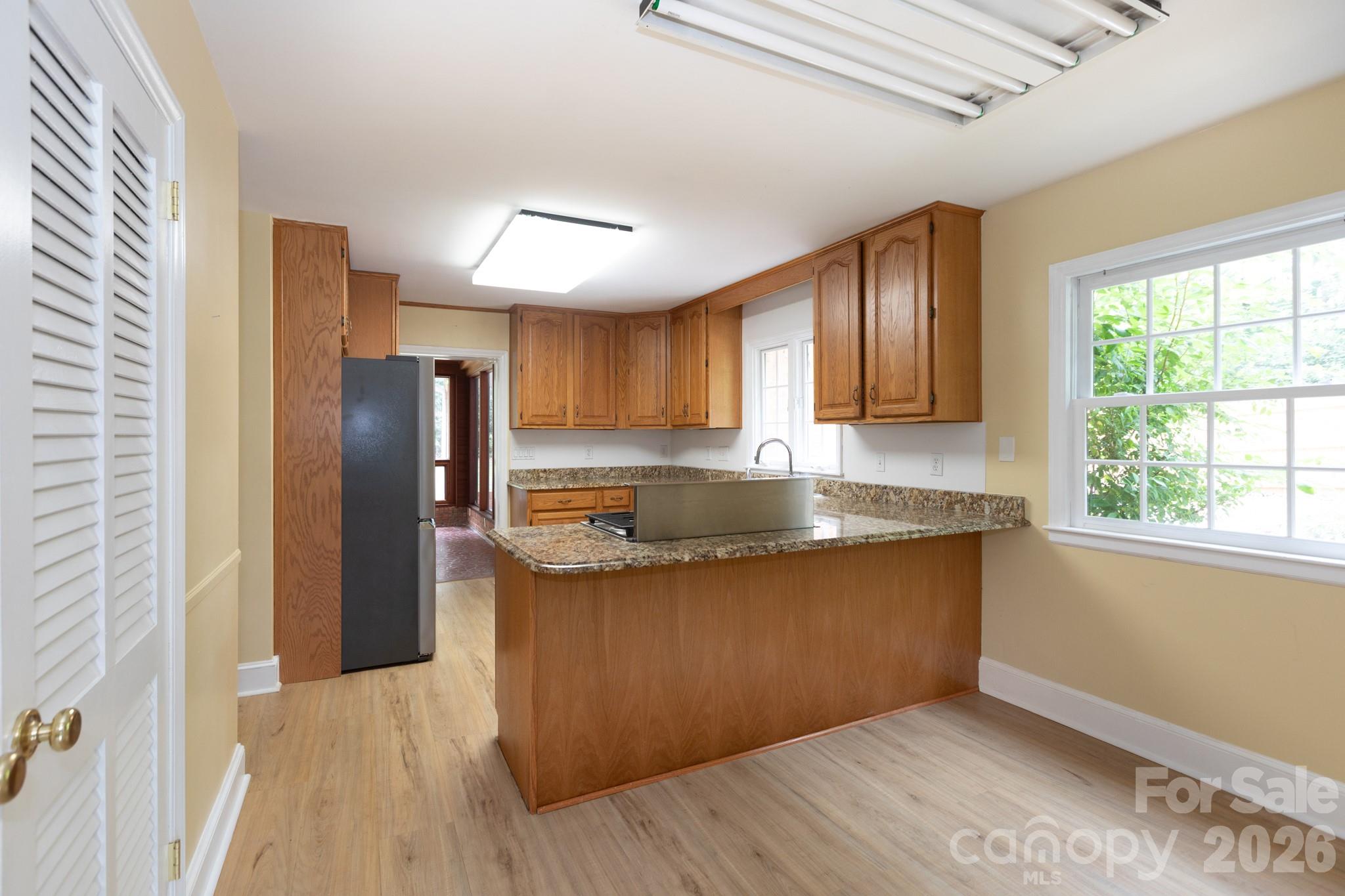 Photo 11 of 5511 Robinhood Road, Charlotte, NC