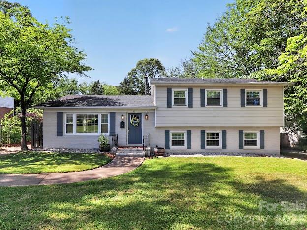 3025 Dunaire Drive, Charlotte, NC - photo 2 of 42