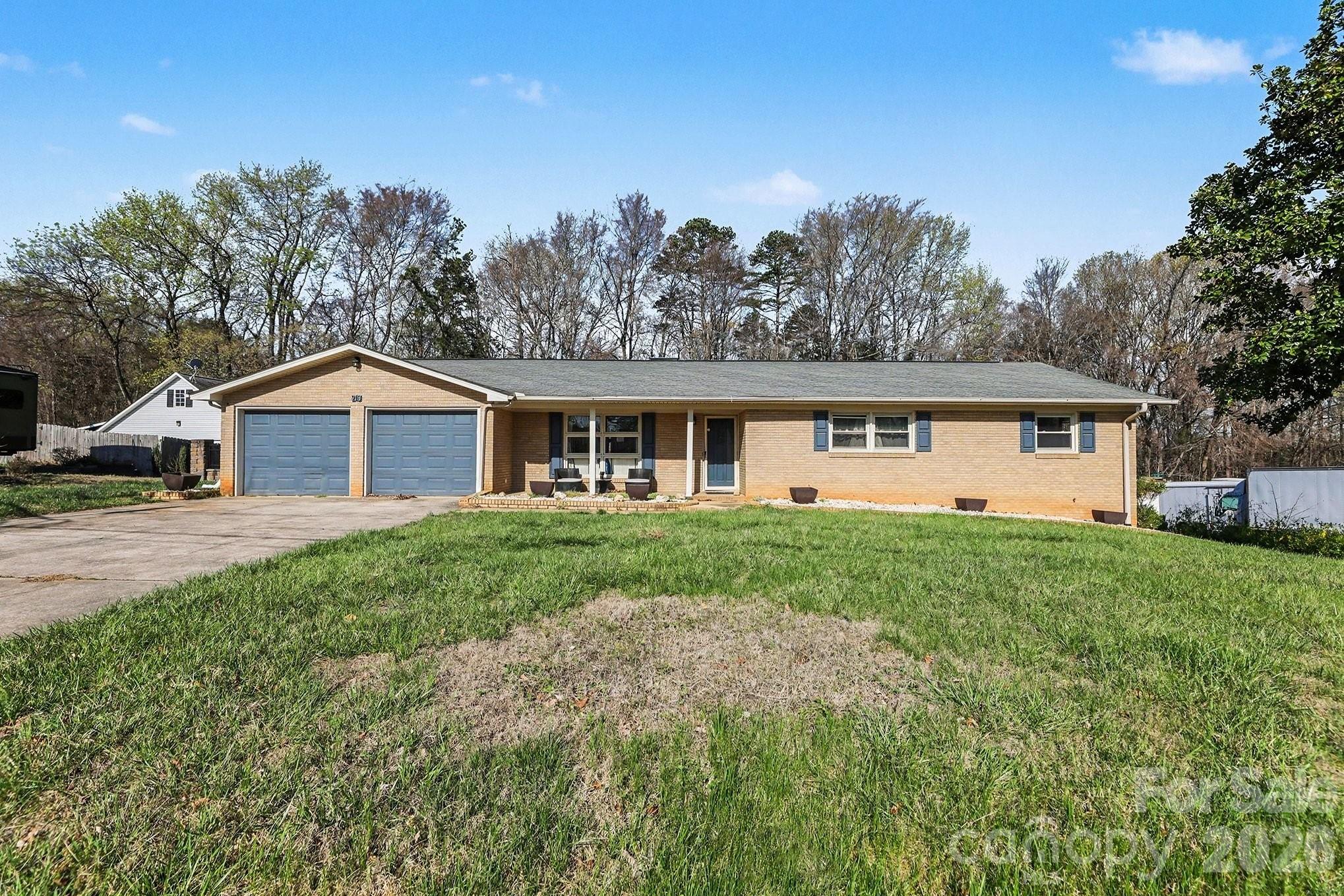 213 Lakeview Drive, Harrisburg, NC