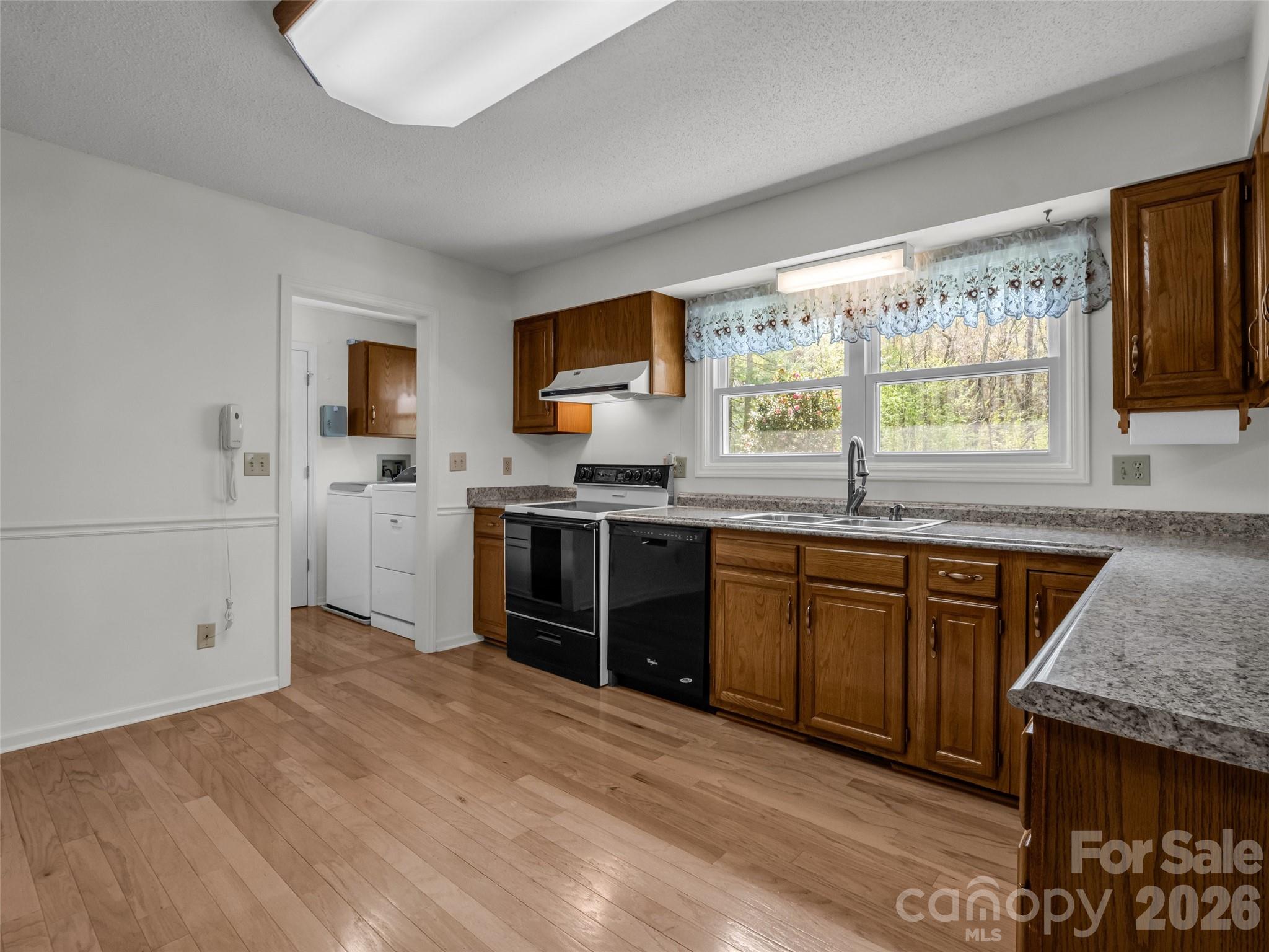 525 Maren Court, Hendersonville, NC - photo 10 of 33