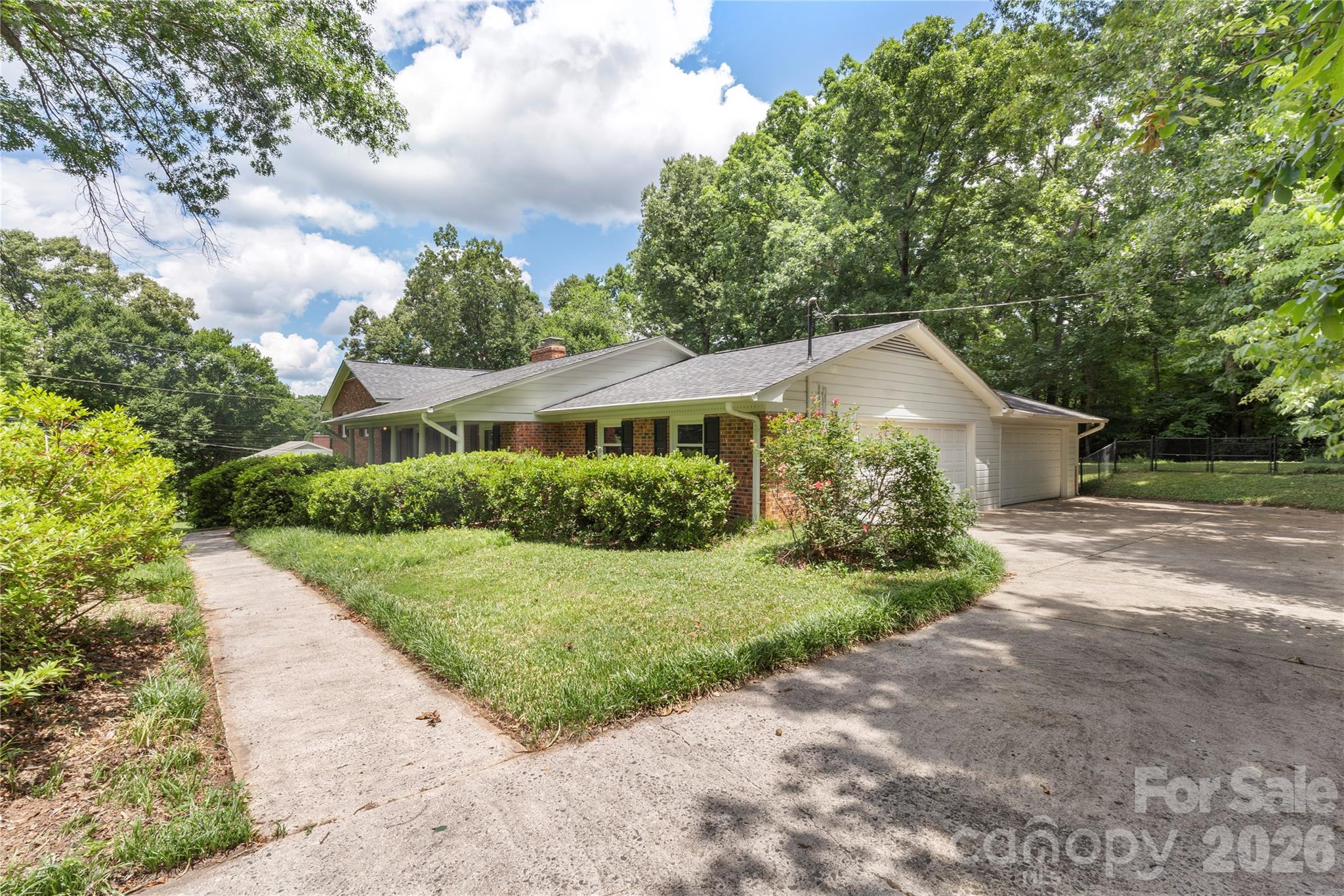 Home for sale at 221 Kingsway Circle, Charlotte, NC — photo 4 of 48