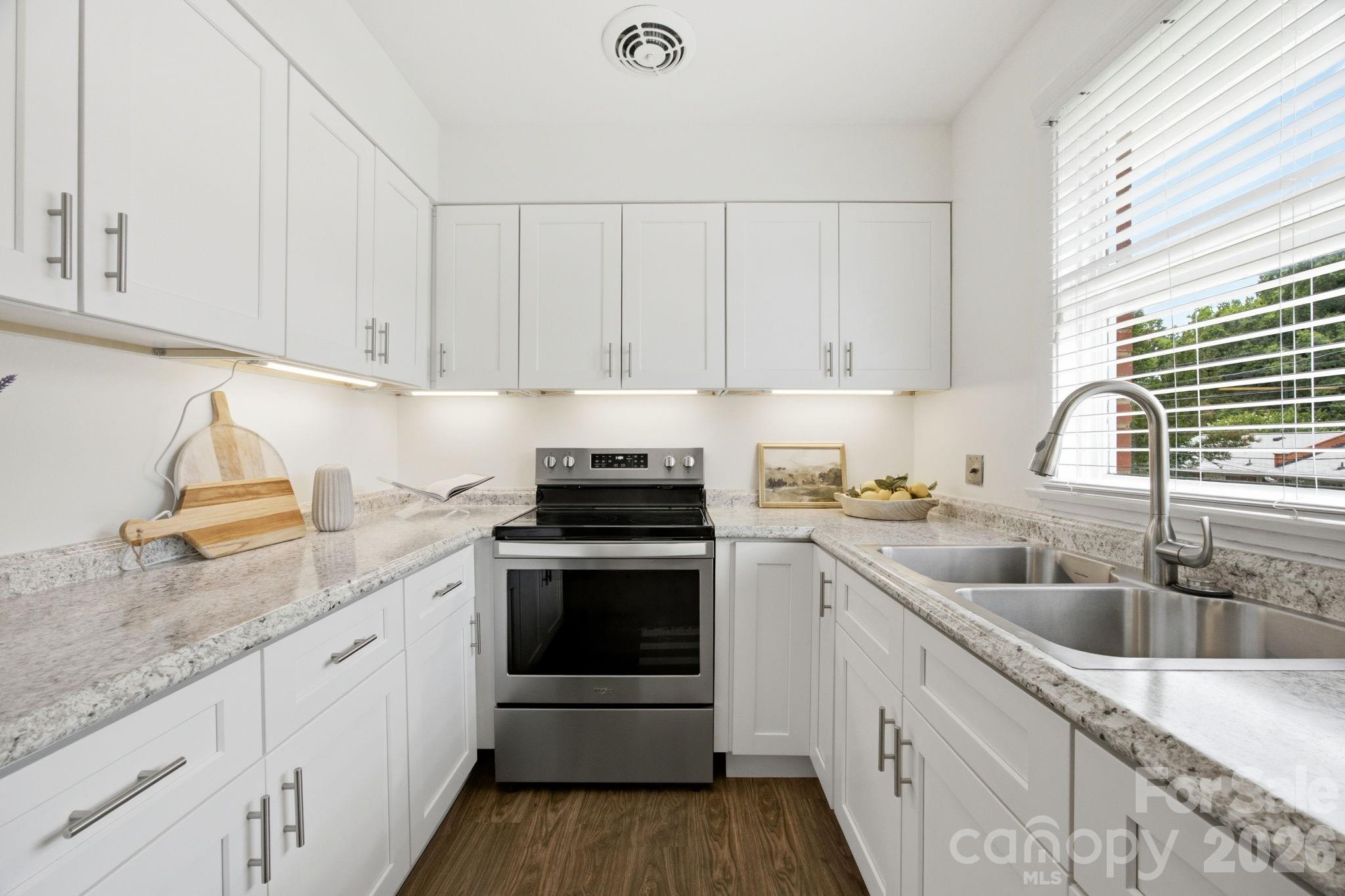Photo 6 of 4500 Woodlark Lane, Charlotte, NC