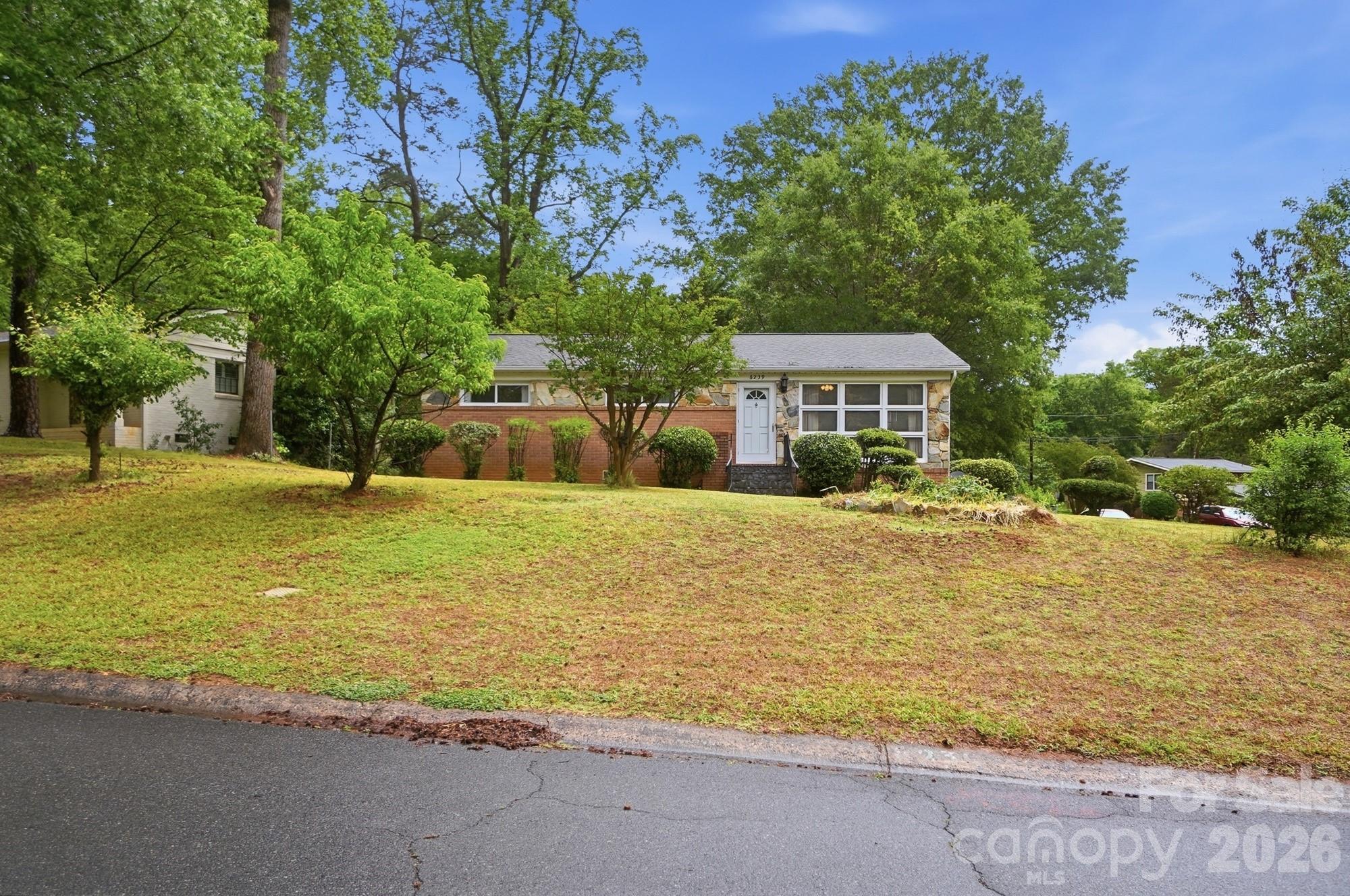 6239 Netherwood Drive, Charlotte, NC - photo 2 of 45