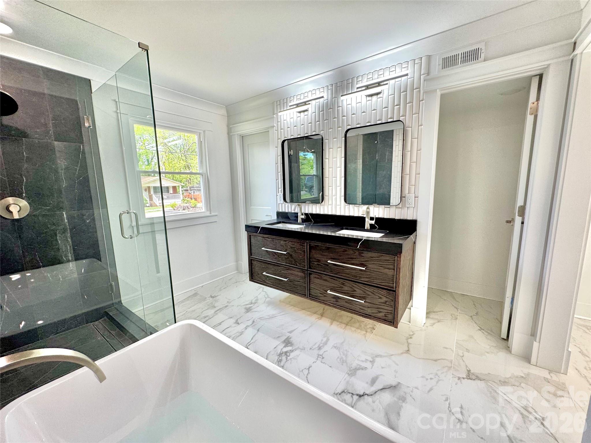 Home for sale at 5635 Ruth Drive, Charlotte, NC — photo 11 of 34