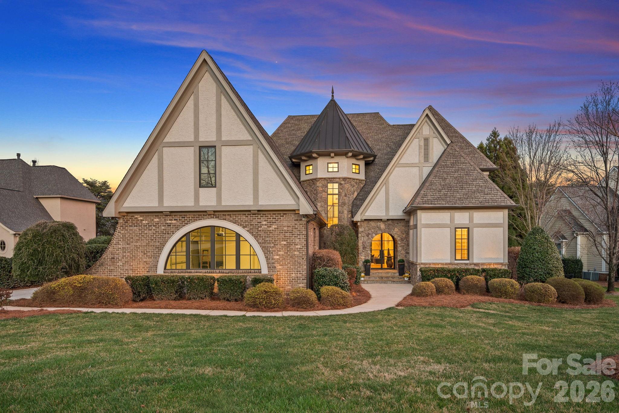 Photo 2 of 101 S Longfellow Lane, Mooresville, NC