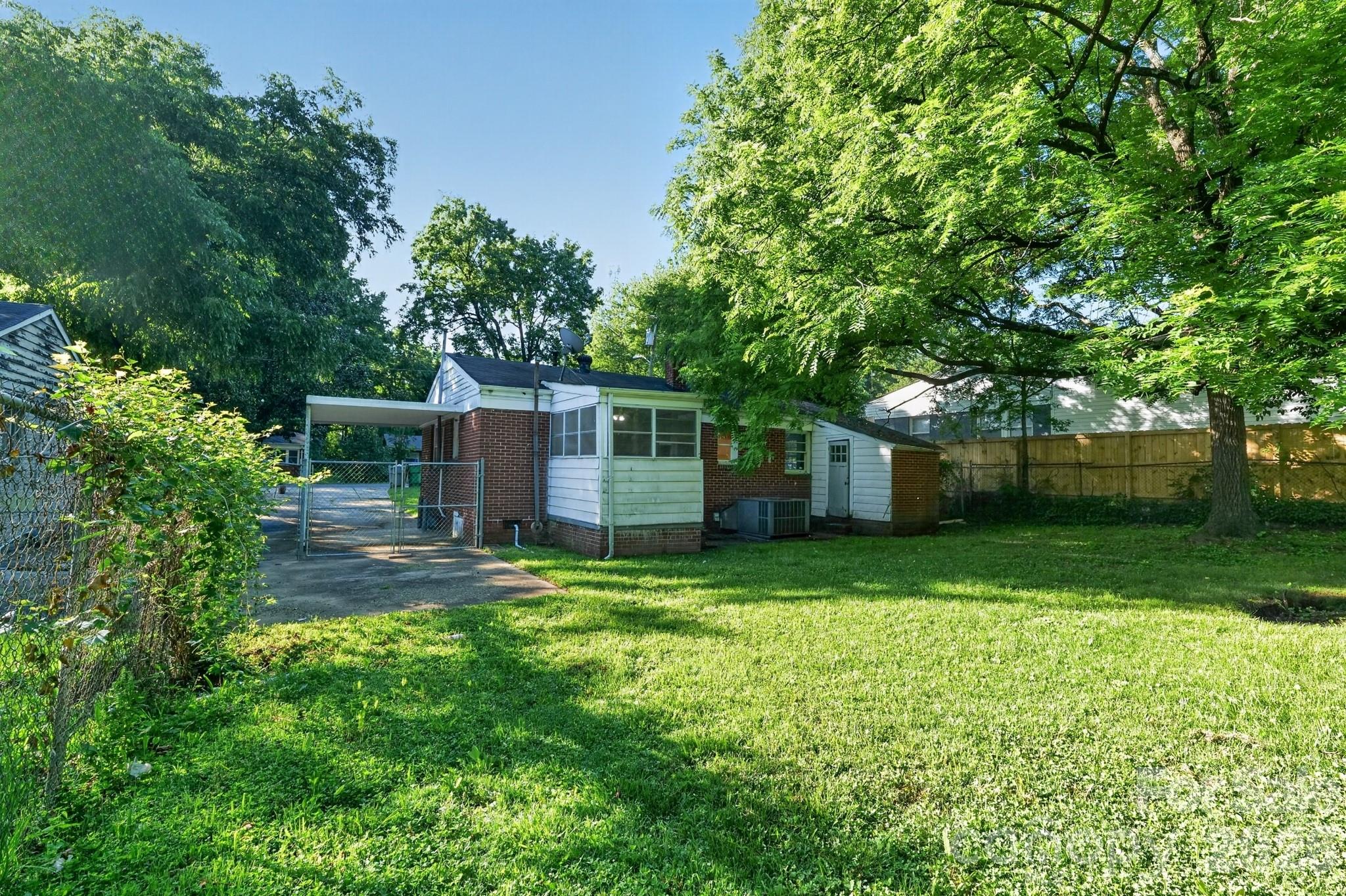 Home for sale at 2505 Druid Hills Way, Charlotte, NC — photo 3 of 36