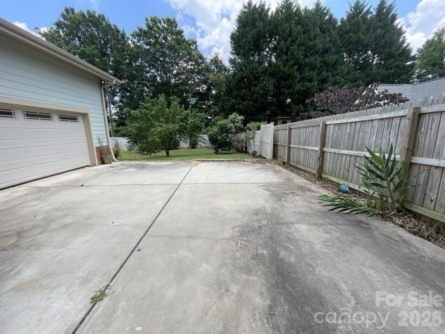 Photo 4 of 1512 Ivey Drive, Charlotte, NC